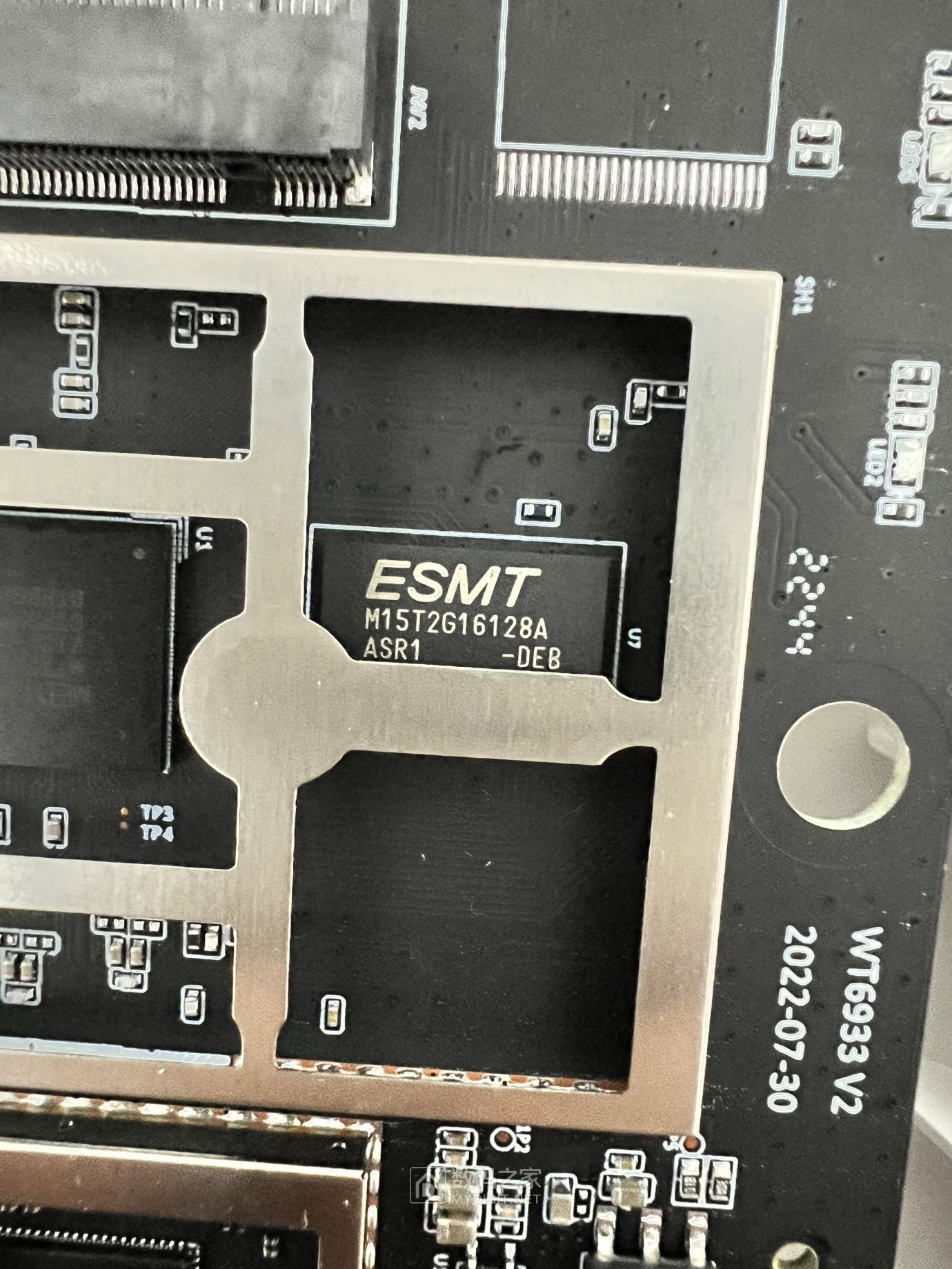 鲲鹏无限5G CPE无线路由器拆解 - 拆机乐园 数码之家