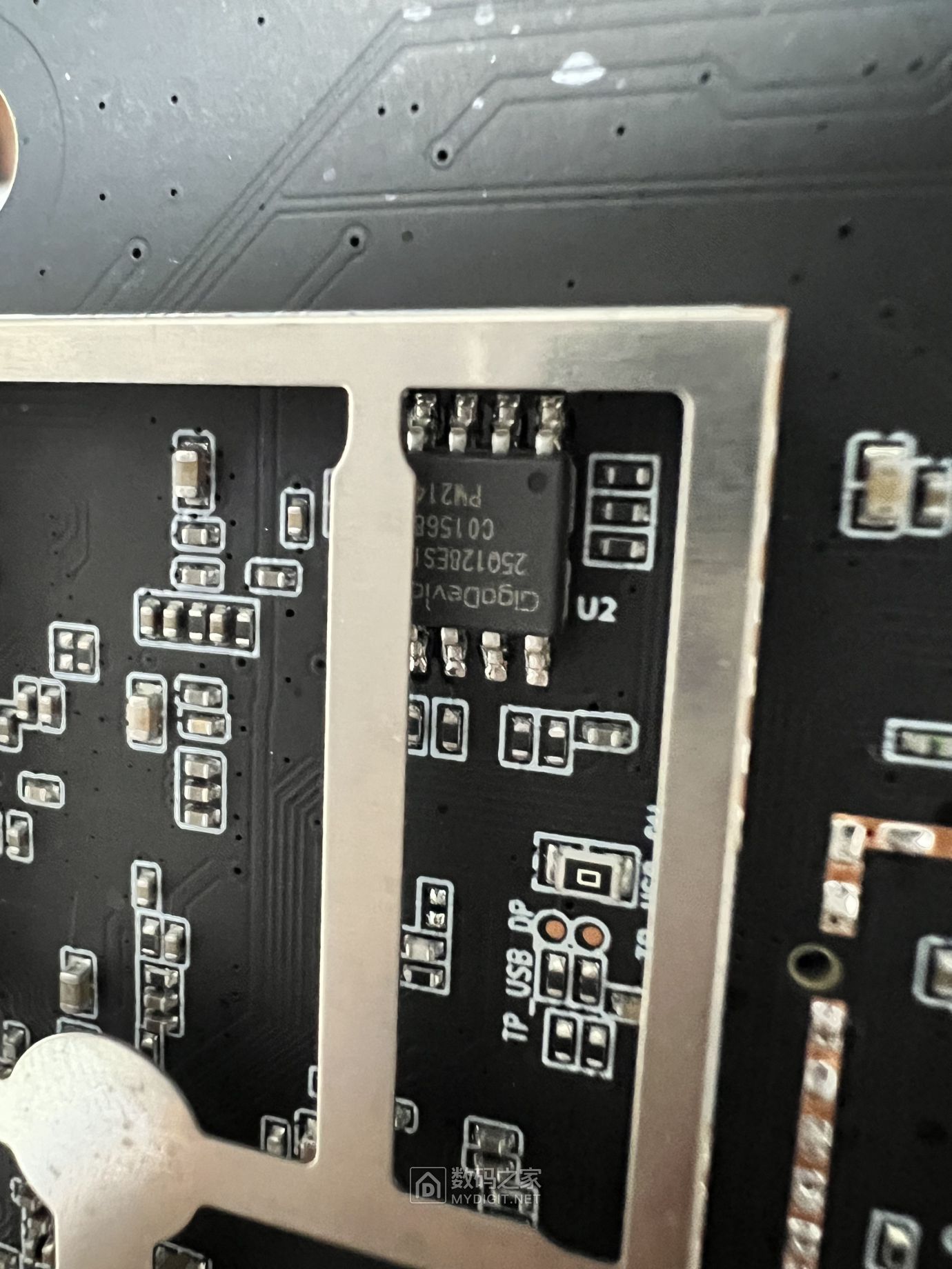 鲲鹏无限5G CPE无线路由器拆解 - 拆机乐园 数码之家