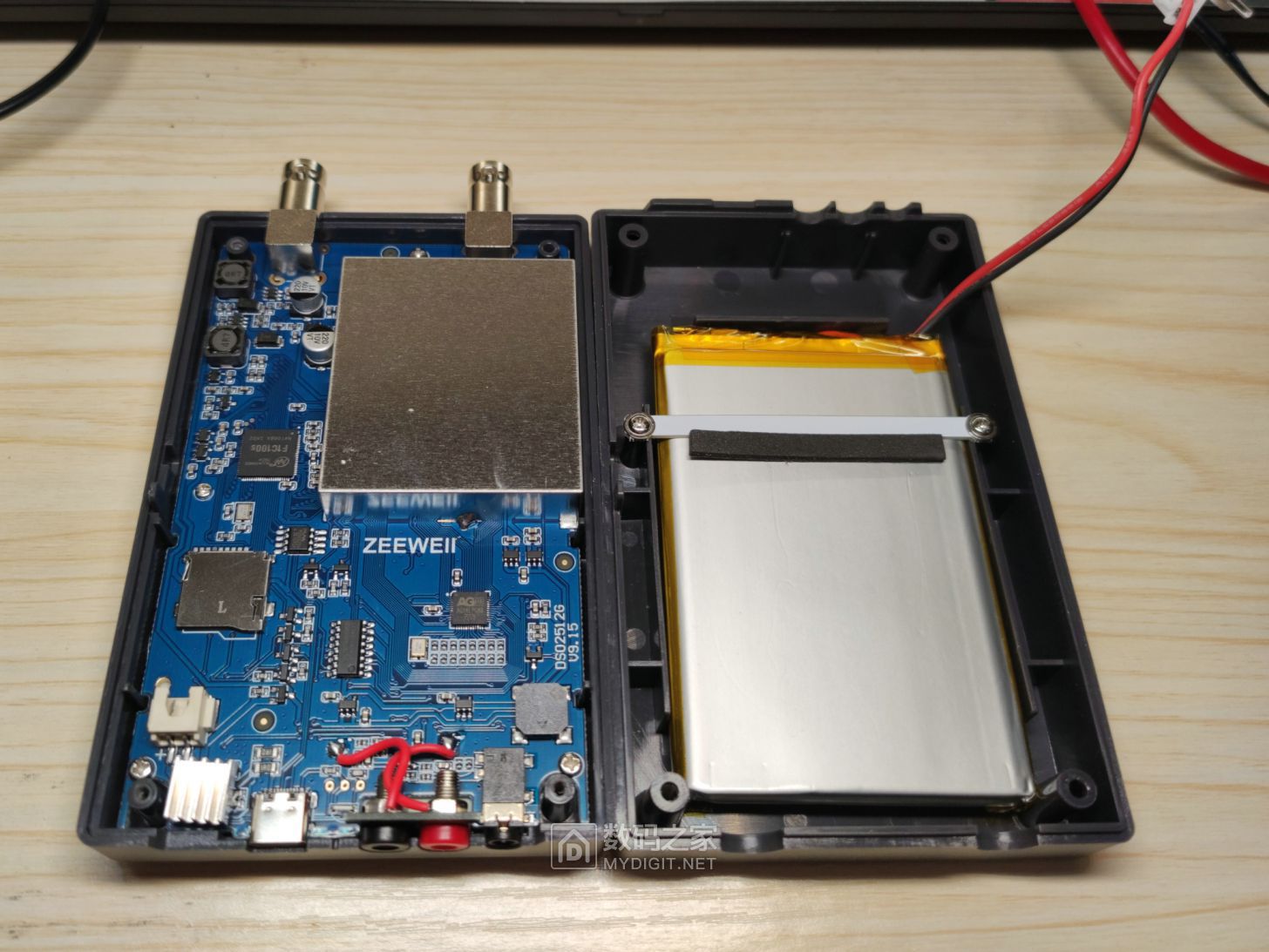 DSO2512G双通道手持示波器 - 拆机乐园 数码之家