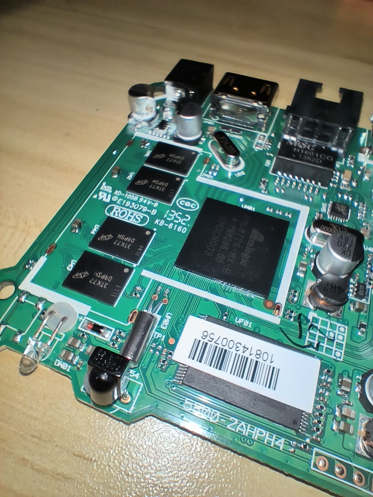 拆一个电源短路的创维A818机顶盒 - 拆机乐园 数码之家