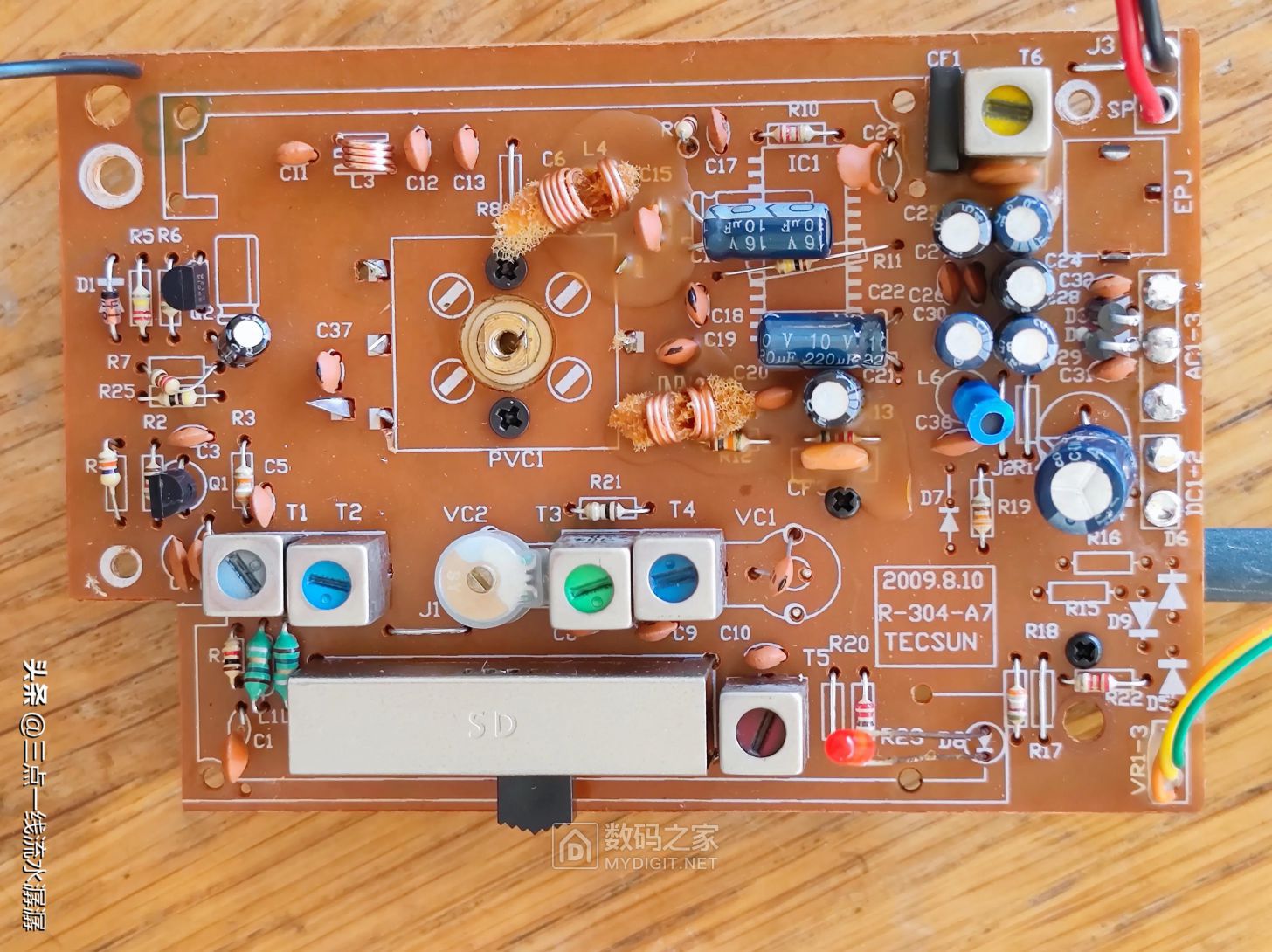 德生R-304收音机拆解 - 拆机乐园 数码之家