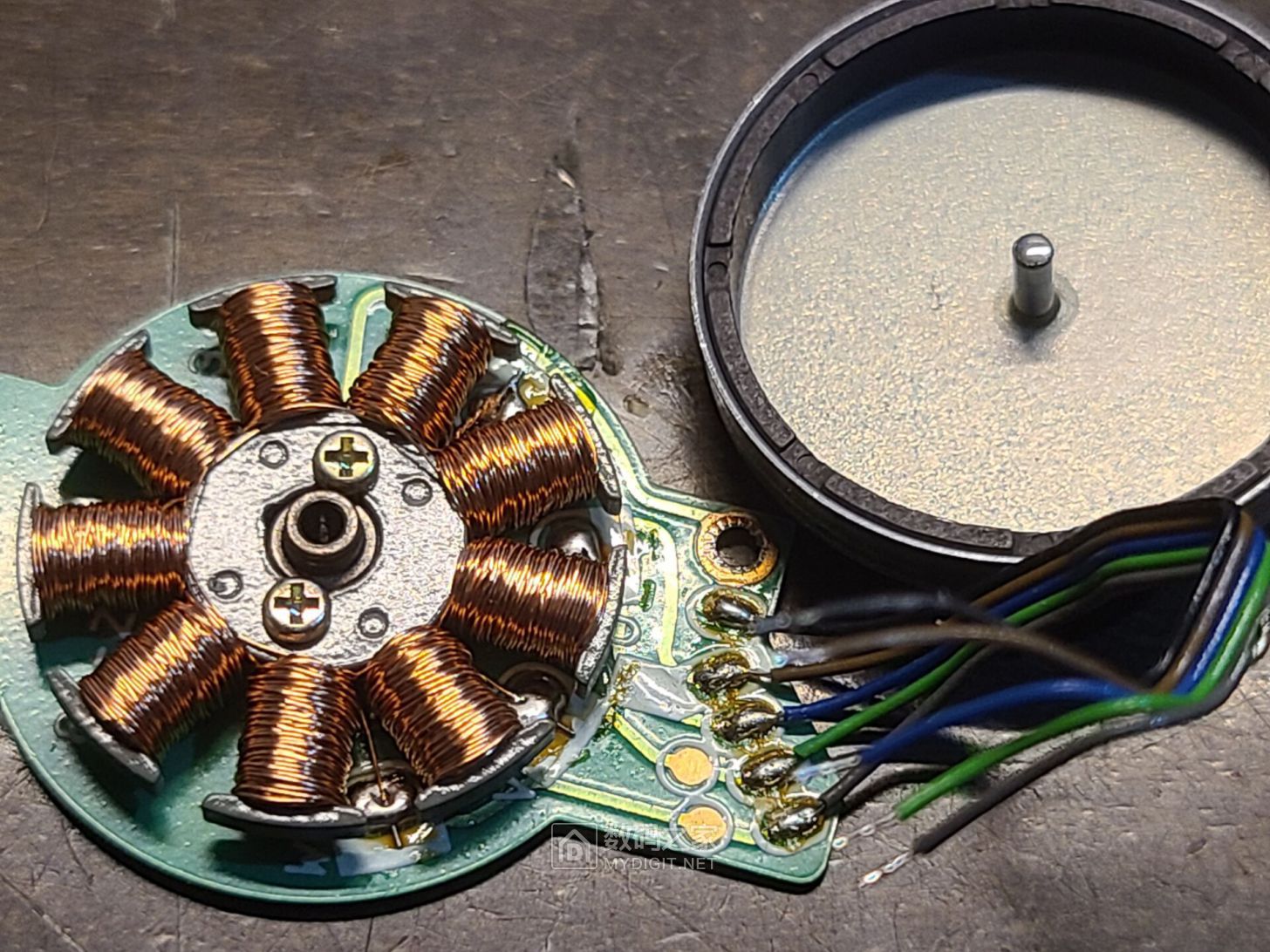 自带立体声喇叭的爱华AIWA录放磁带随身听HS-JS385首拆和打理 - 拆机乐园 数码之家