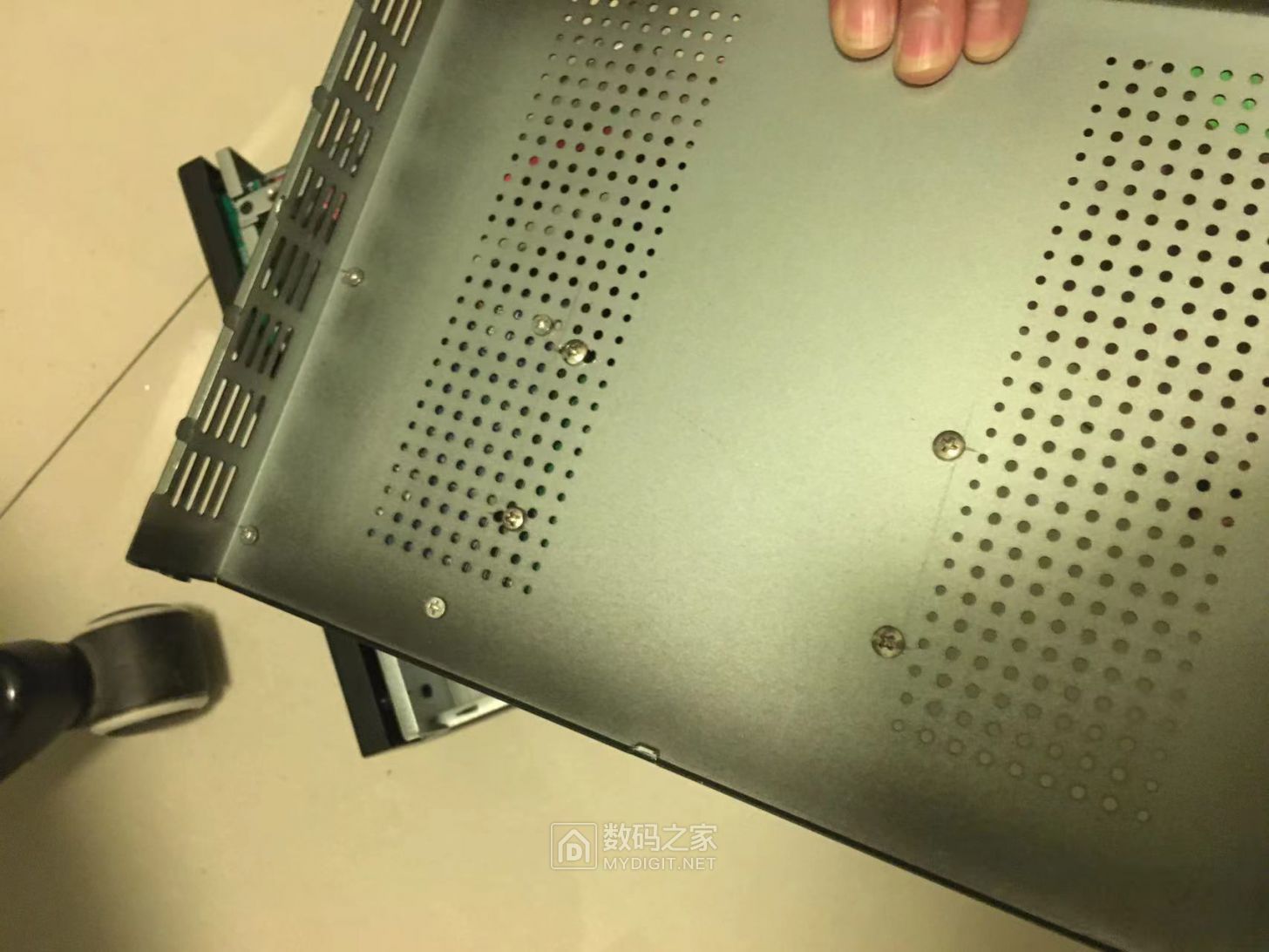 升腾I945小主机加双硬盘 - 电脑软硬派 数码之家