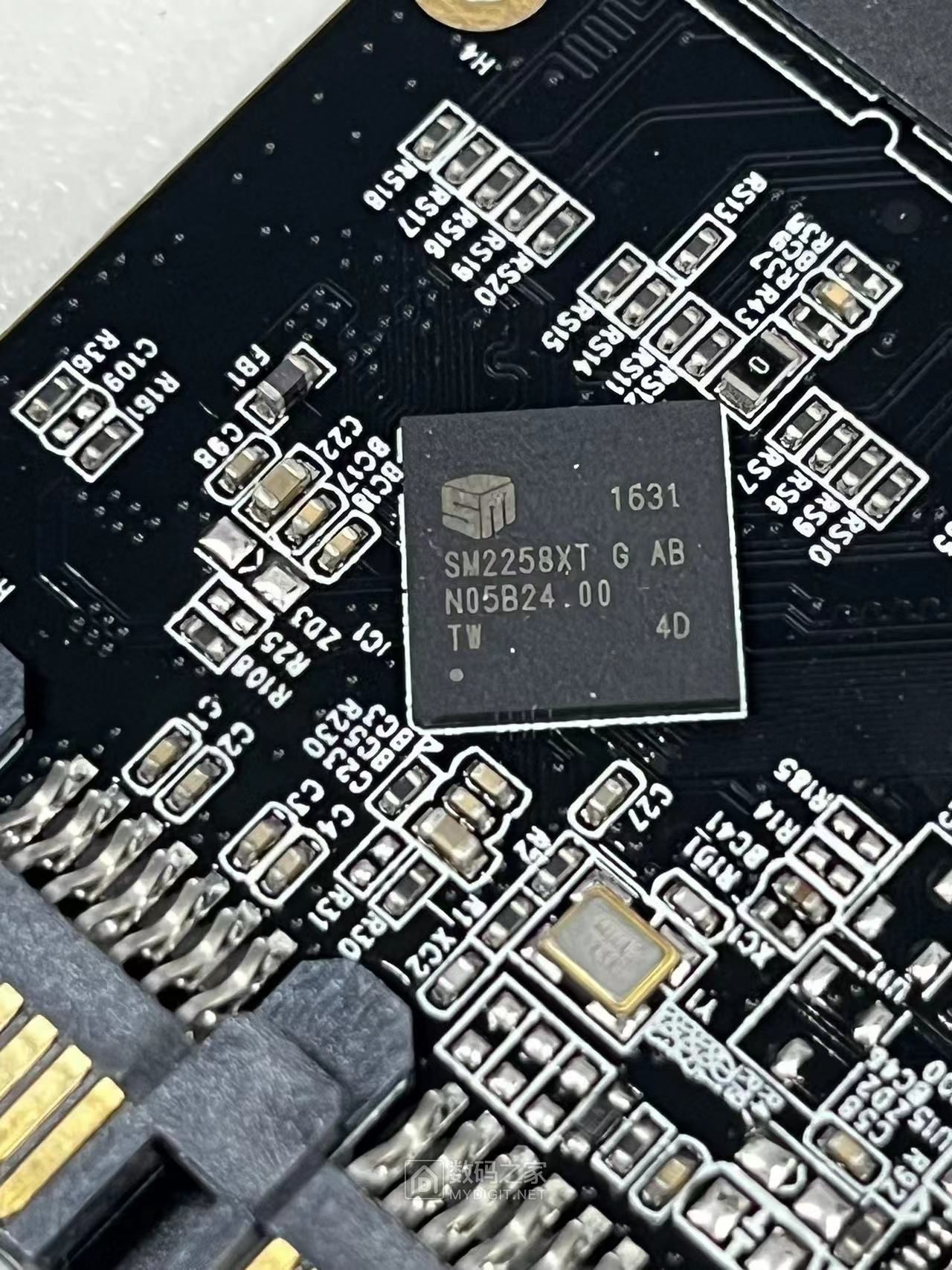 拆两块固态吧，杂牌子属实恶心 - 拆机乐园 数码之家