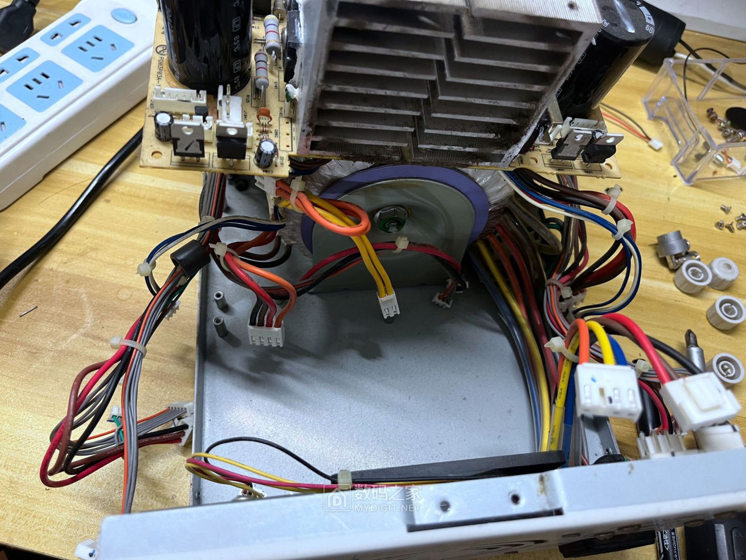 固纬GPD-3303S三路可调稳压电源维修案例/附手册和固件 - 拆机乐园 数码之家