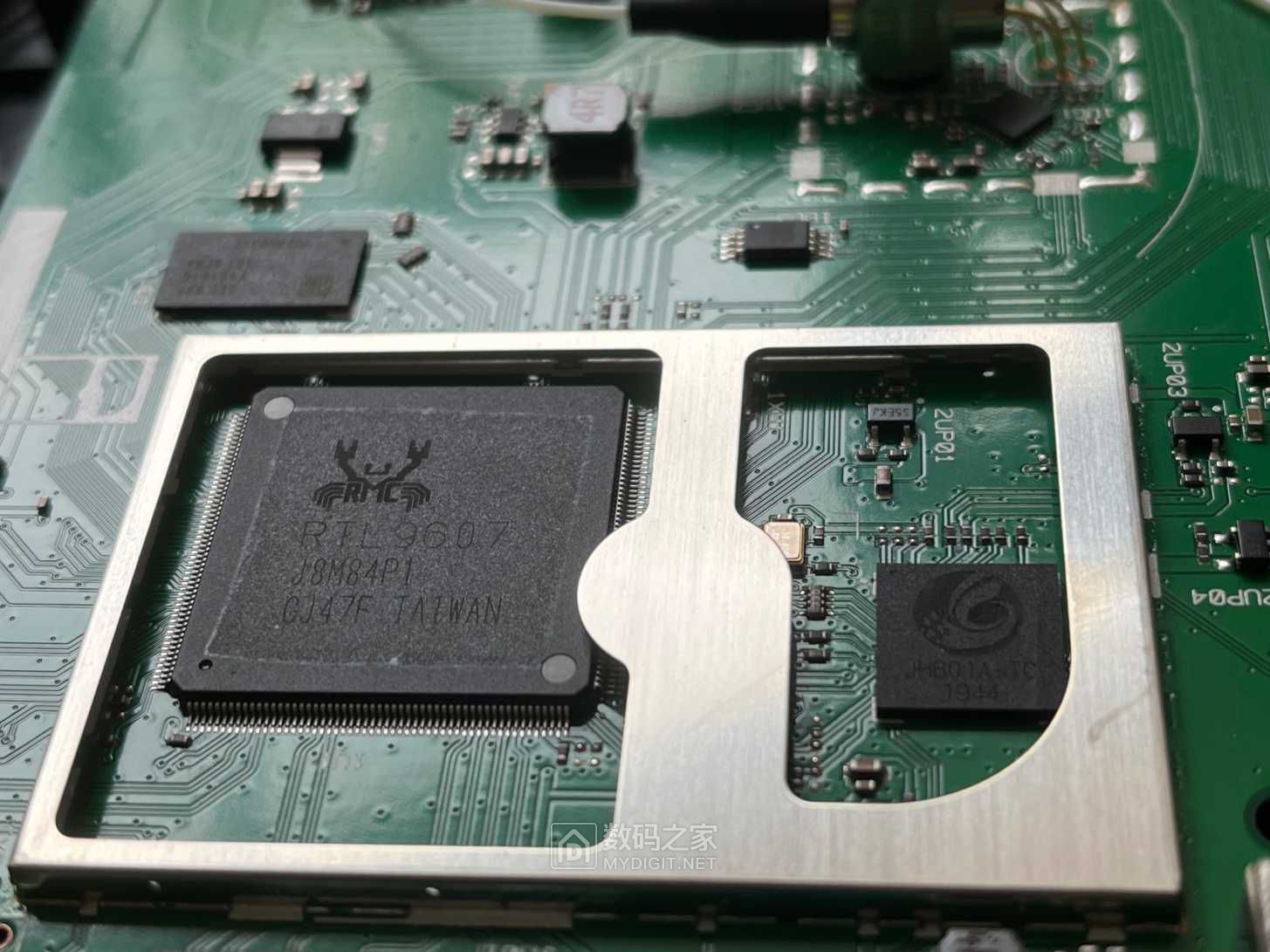 拆解广西广电创维HC2910光纤机顶盒 - 拆机乐园 数码之家