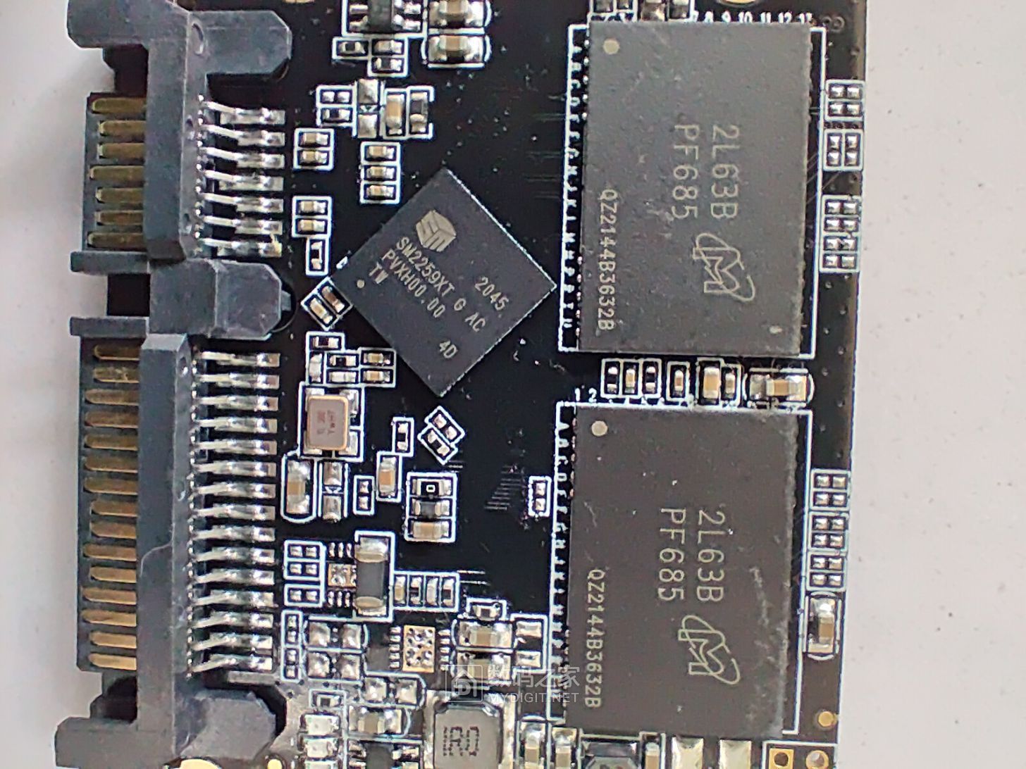 慧荣SM2259XT G AC 颗粒镁光MT29F256G08EBLCE 颗粒ID 2C, A3, 78, 32, E5, 10 开卡工具 - SSD存储技术 数码之家