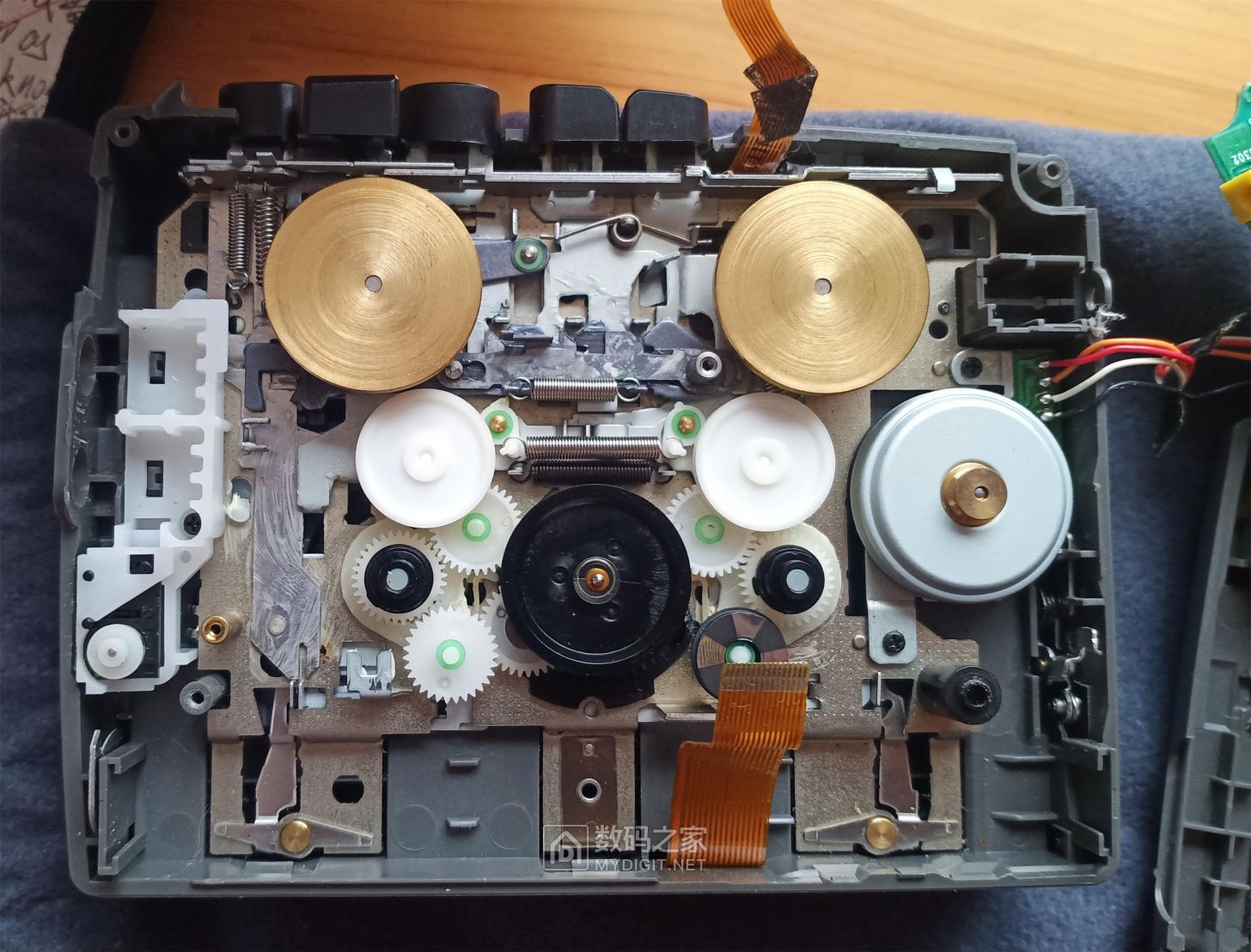 不完全拆解SONY TCS-60，索尼后期立体声磁带采访机 - 拆机乐园 数码之家