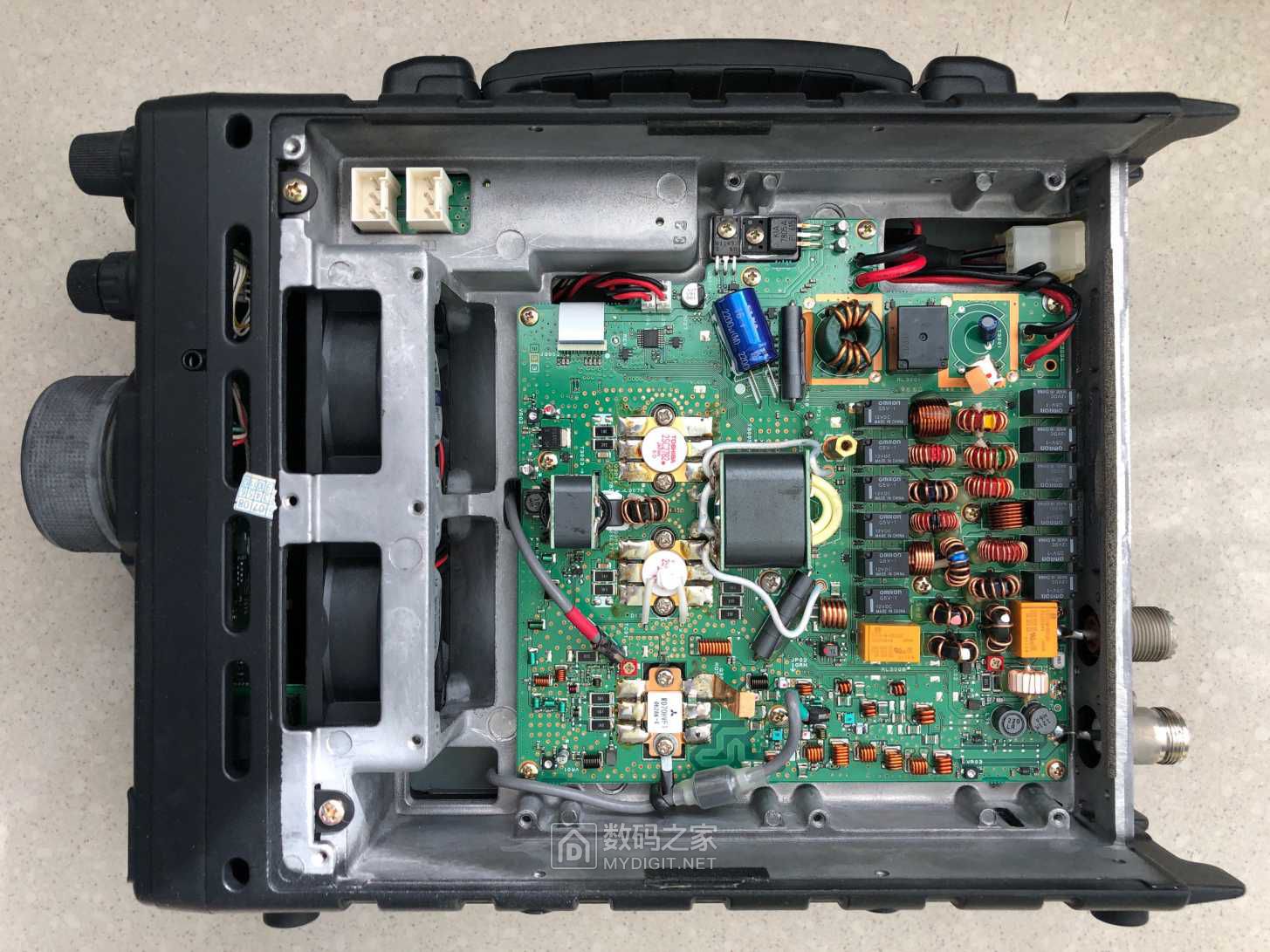 真是烧钱啊！拆解八重洲FT-897D短波电台 - 拆机乐园 数码之家