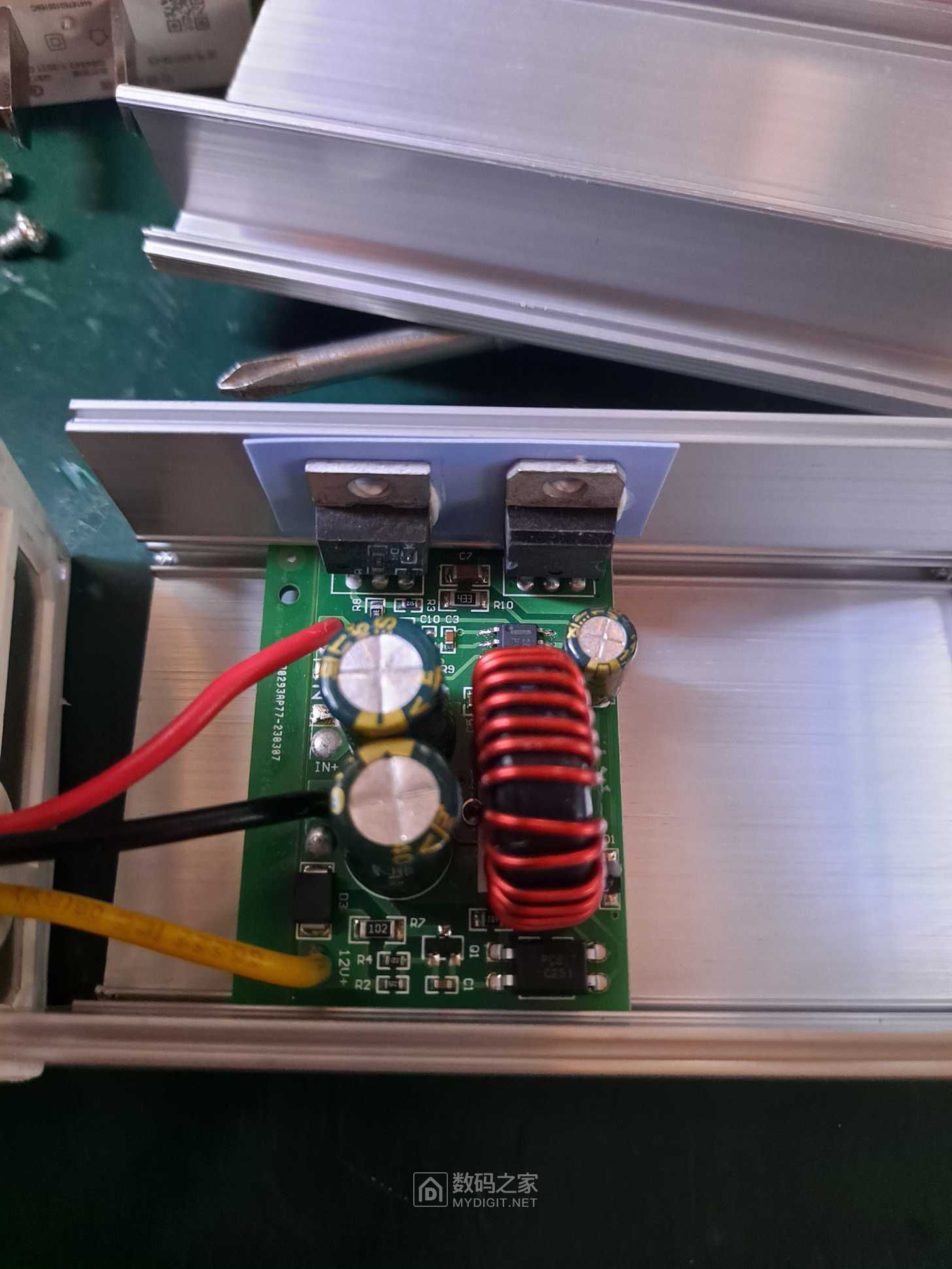 拆个熠博DC-DC直流转换器，附带一个IP6525T方案的车充模块 - 拆机乐园 数码之家