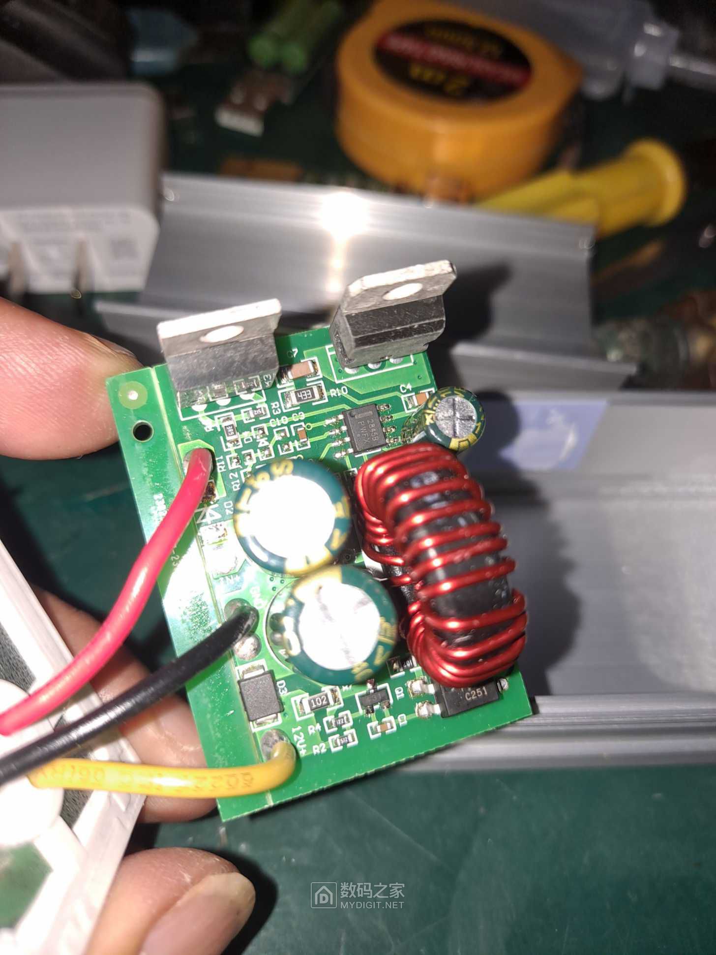 拆个熠博DC-DC直流转换器，附带一个IP6525T方案的车充模块 - 拆机乐园 数码之家