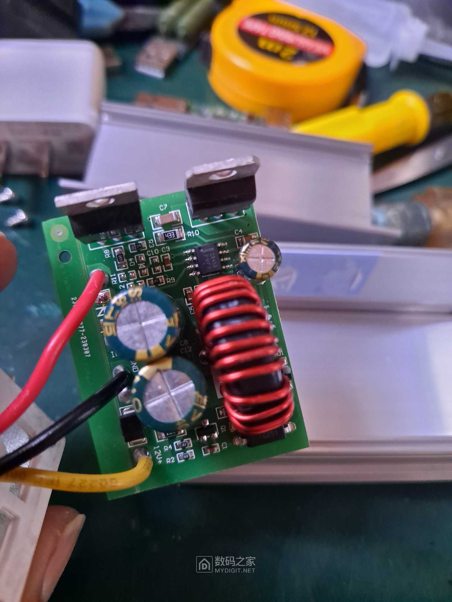 拆个熠博DC-DC直流转换器，附带一个IP6525T方案的车充模块 - 拆机乐园 数码之家