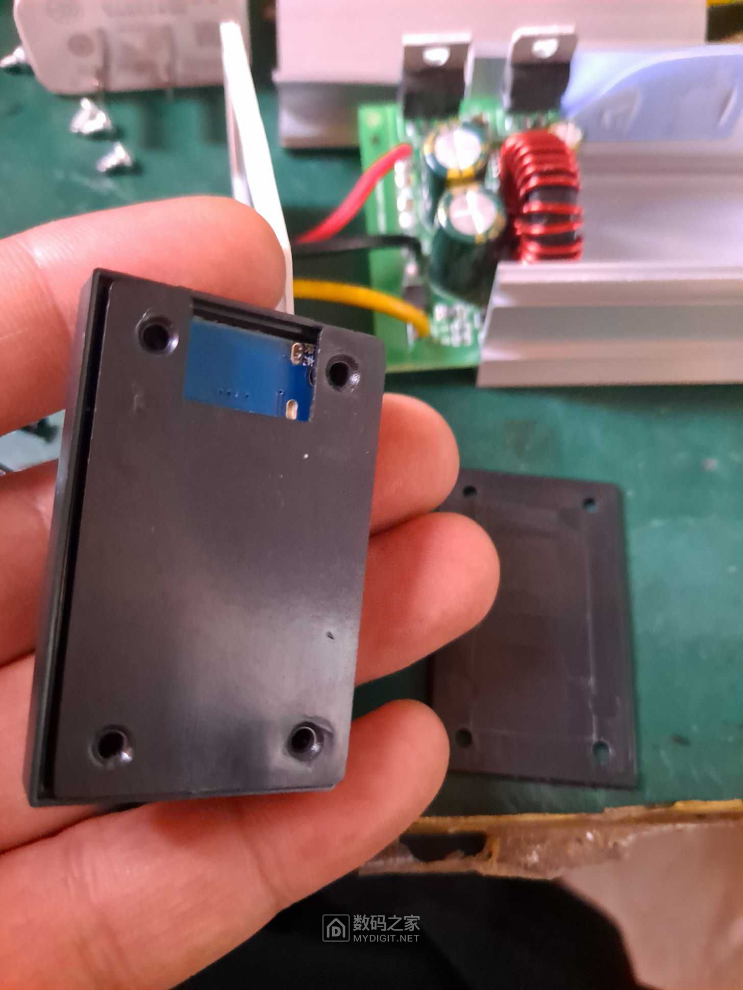 拆个熠博DC-DC直流转换器，附带一个IP6525T方案的车充模块 - 拆机乐园 数码之家