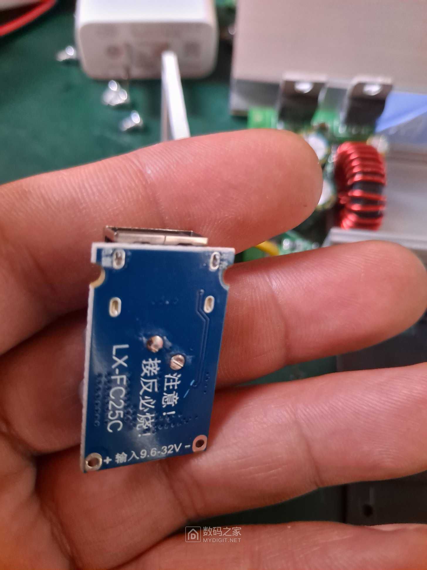 拆个熠博DC-DC直流转换器，附带一个IP6525T方案的车充模块 - 拆机乐园 数码之家