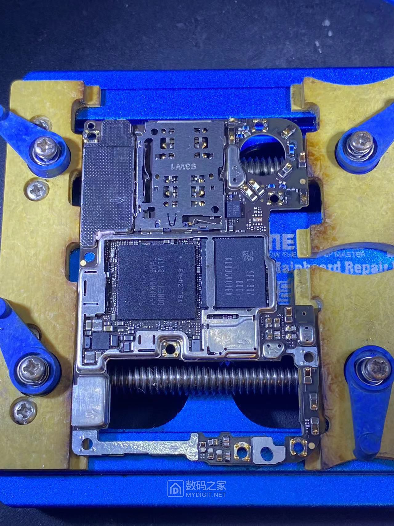 华为P30不开机卡HUAWEI界面-CPU虚焊引起的故障维修 - 维修达人 数码之家