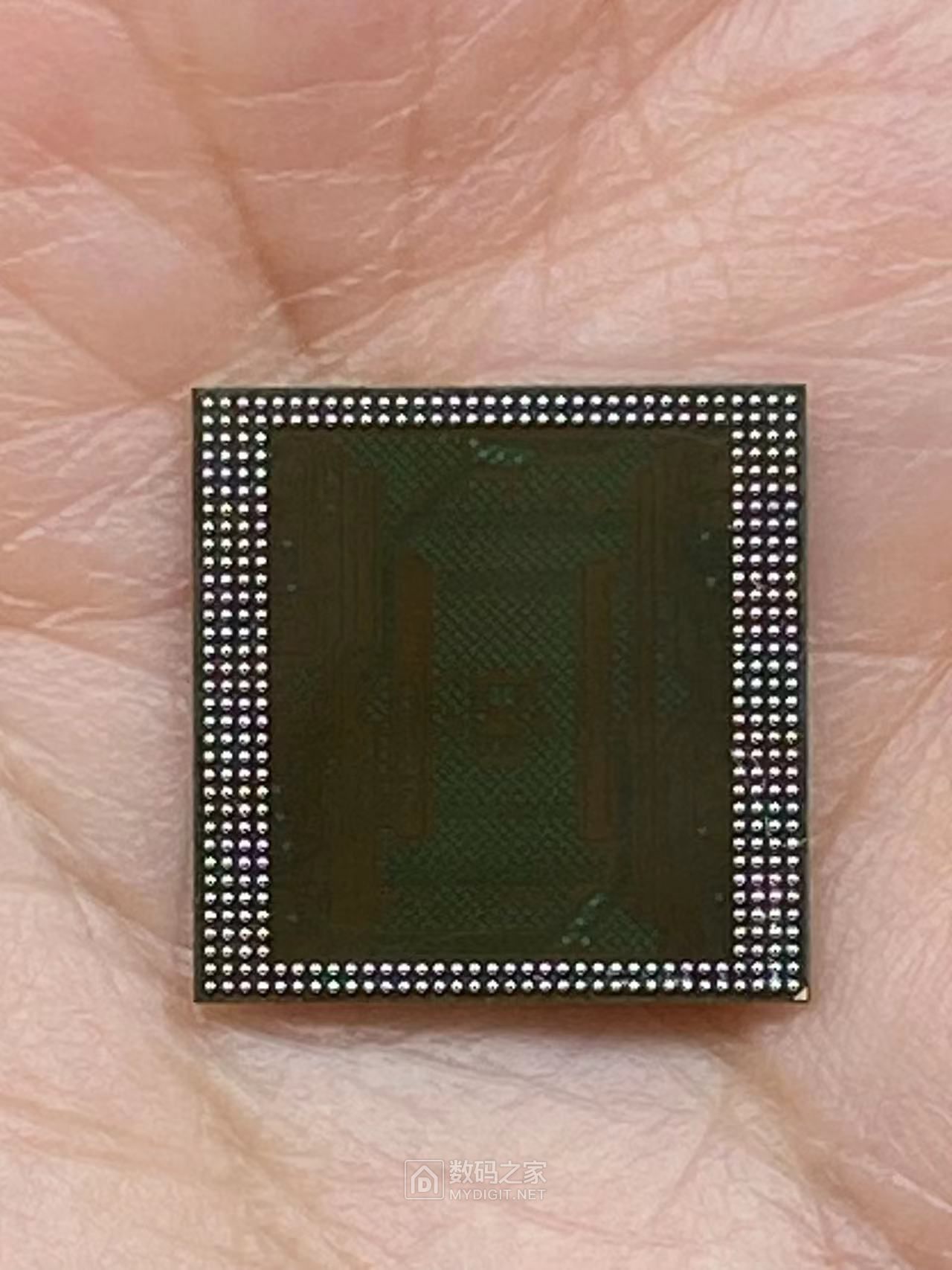 华为P30不开机卡HUAWEI界面-CPU虚焊引起的故障维修 - 维修达人 数码之家