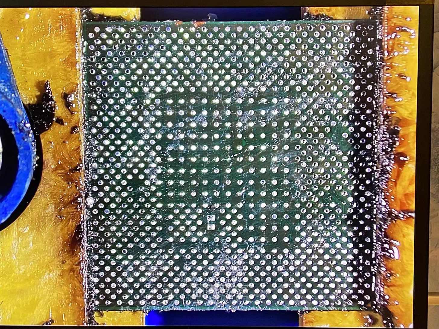 华为P30不开机卡HUAWEI界面-CPU虚焊引起的故障维修 - 维修达人 数码之家