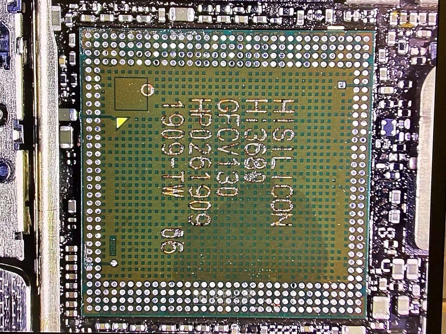 华为P30不开机卡HUAWEI界面-CPU虚焊引起的故障维修 - 维修达人 数码之家