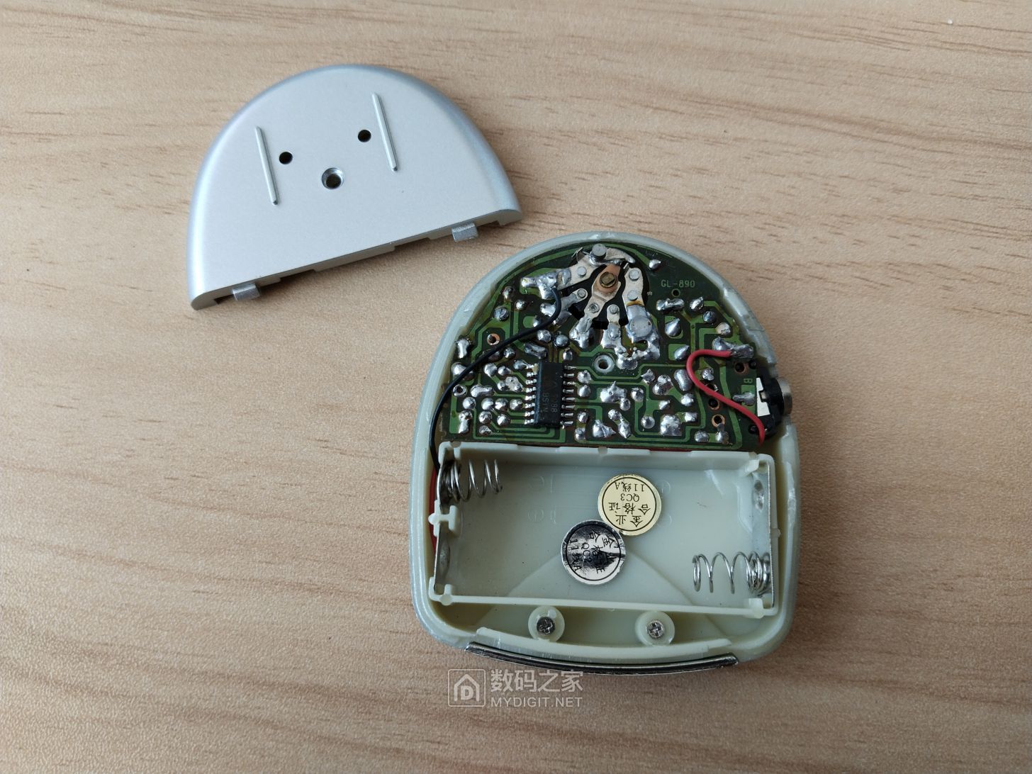 时代的记忆-金业微型FM自动调台收音机（GOLDYIP GL-890） - 拆机乐园 数码之家