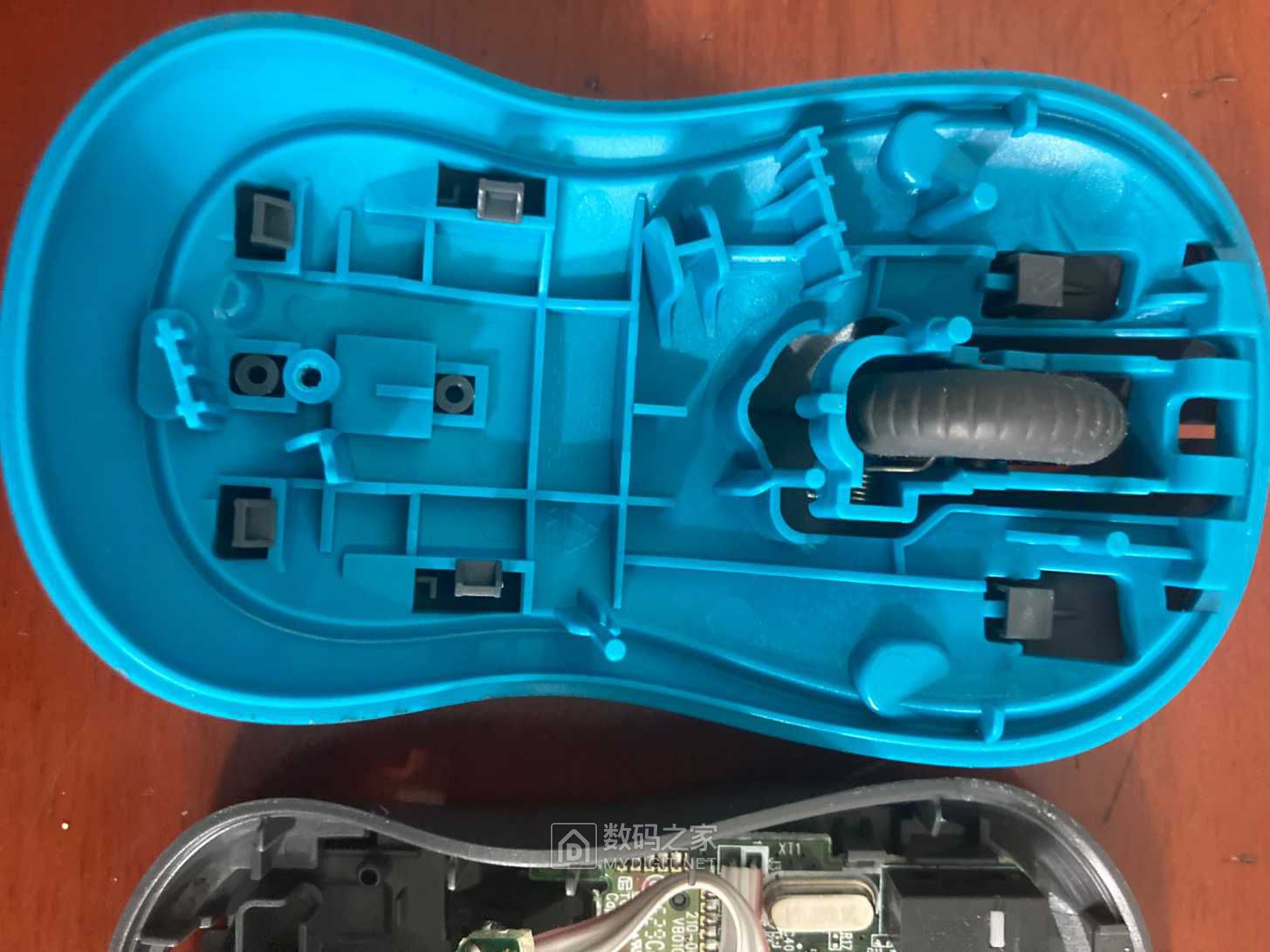 拆解罗技M185鼠标 - 拆机乐园 数码之家