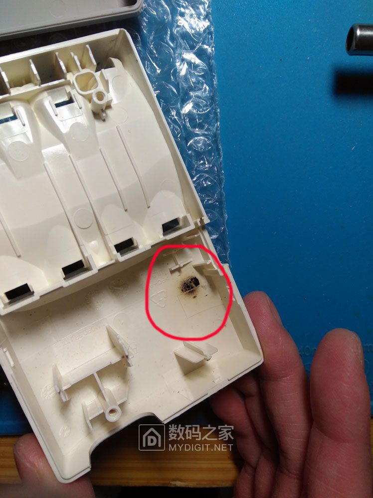 十几年前的MR57充电器爆电容（SANYO NC-MQR03RNU） - 拆机乐园 数码之家