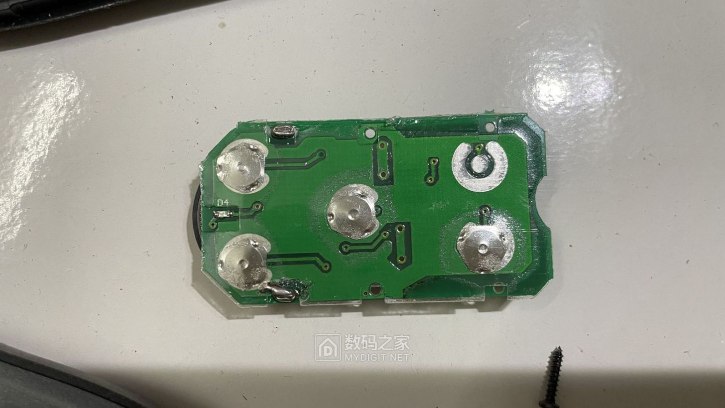 拆雅奇电动车遥控器 - 拆机乐园 数码之家