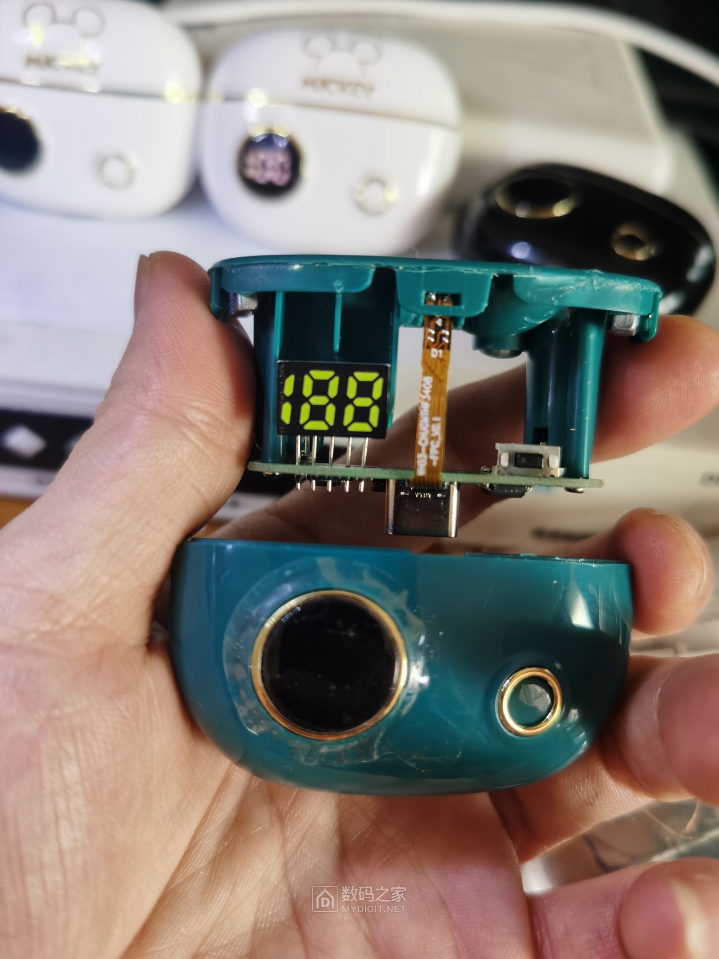 迪士尼定制的MICKEY蓝牙耳机拆解附电路图 - 拆机乐园 数码之家