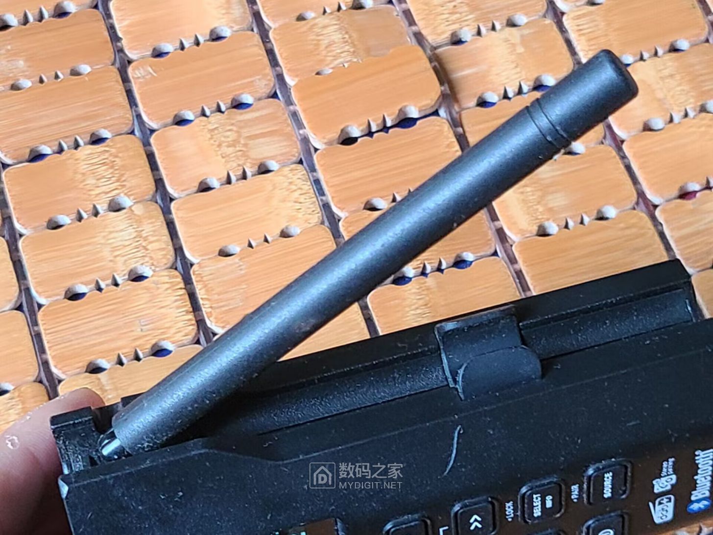 酷似对讲机的非传统收音机PERFECT PRO SW3首拆 - 拆机乐园 数码之家