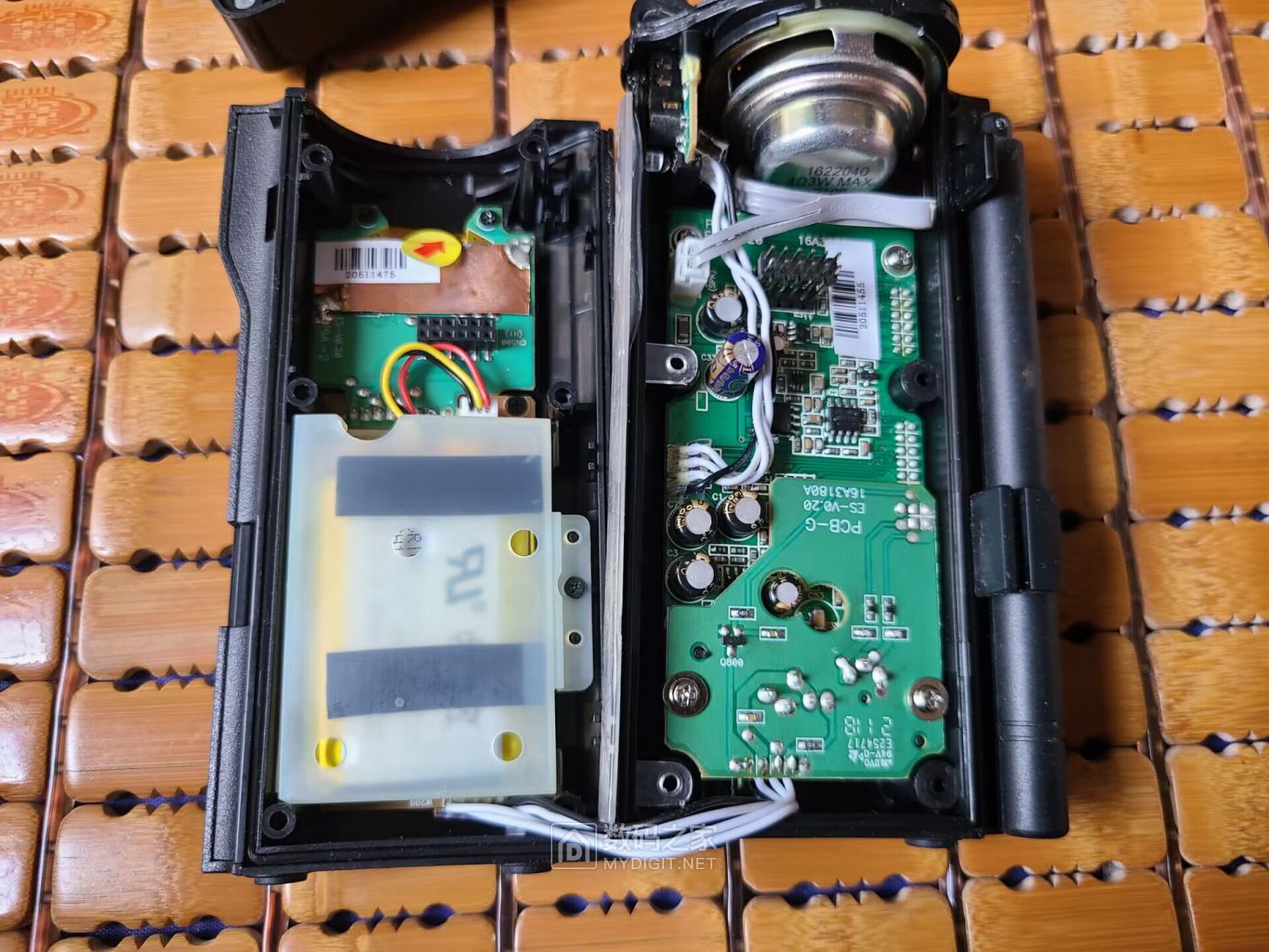 酷似对讲机的非传统收音机PERFECT PRO SW3首拆 - 拆机乐园 数码之家