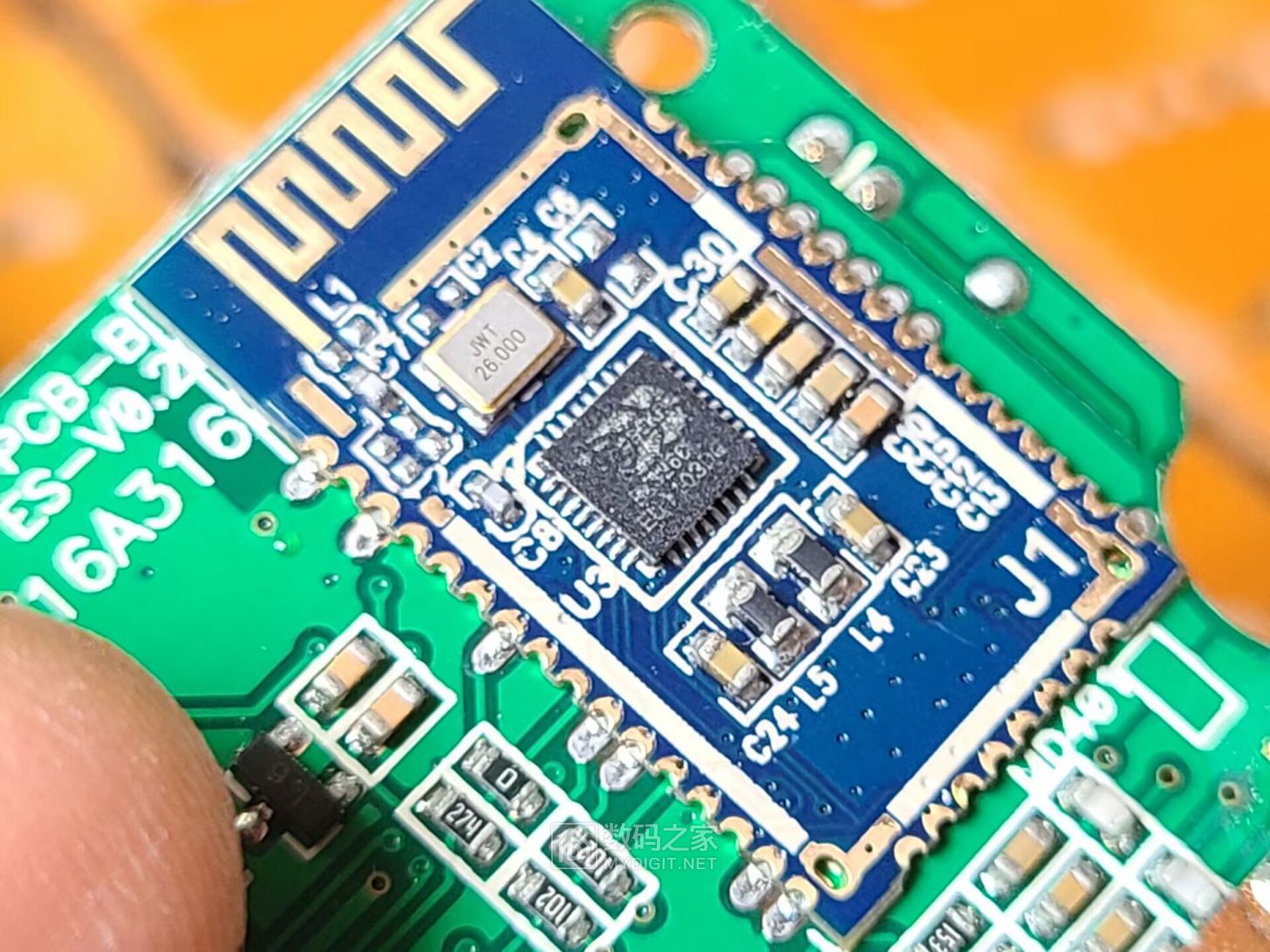 酷似对讲机的非传统收音机PERFECT PRO SW3首拆 - 拆机乐园 数码之家