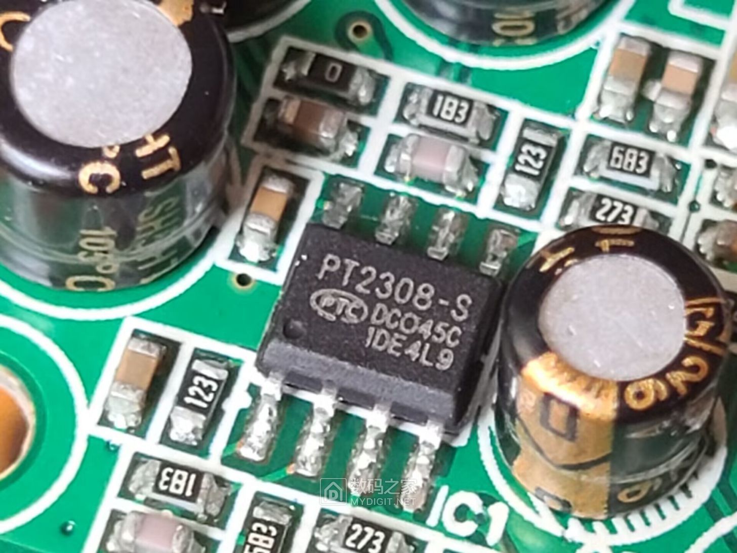 酷似对讲机的非传统收音机PERFECT PRO SW3首拆 - 拆机乐园 数码之家