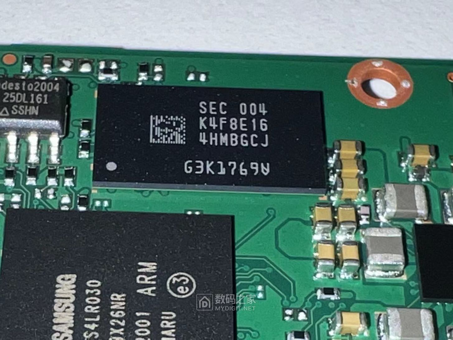 拆解三星PM883-960G固态硬盘 - 拆机乐园 数码之家