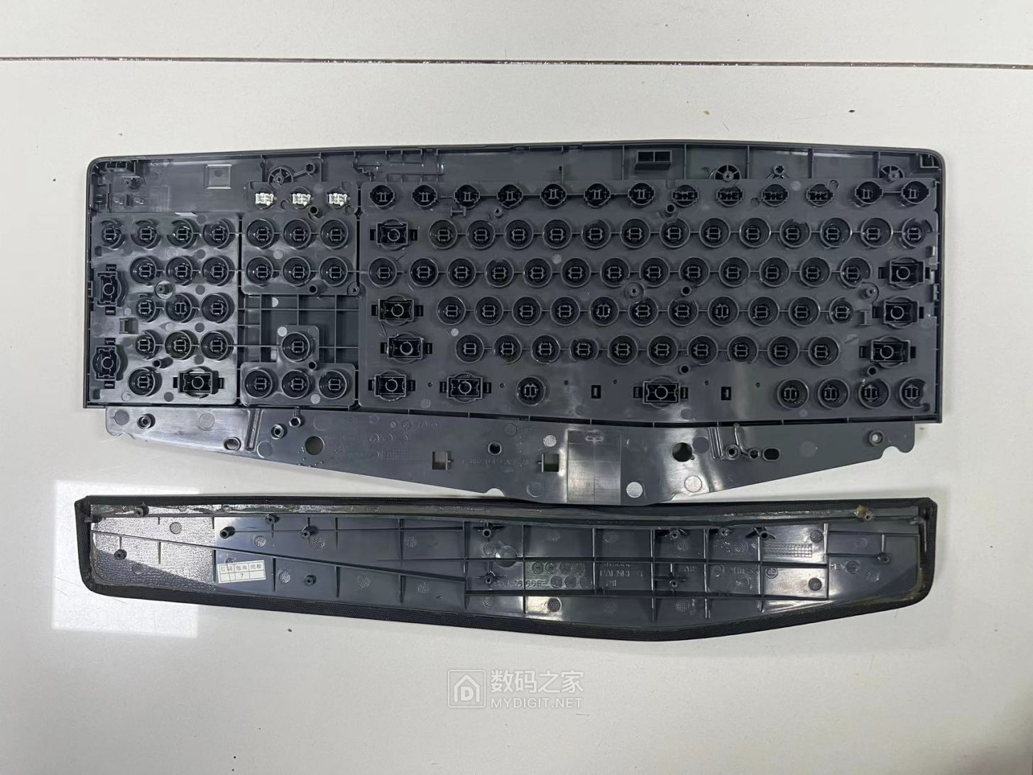 拆解罗技K850双模键盘 - 拆机乐园 数码之家