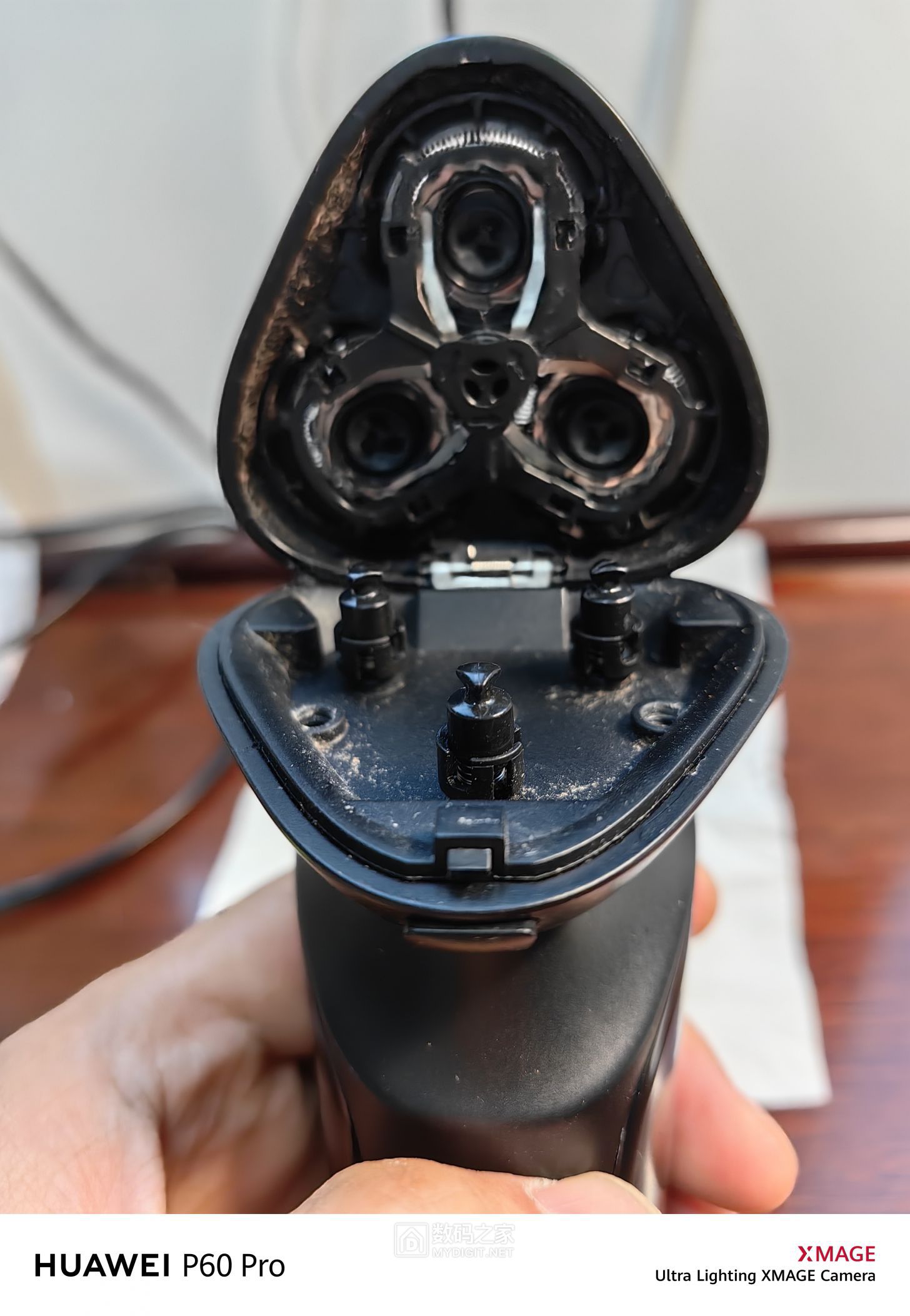 拆修飞科FS903剃须刀更换电池及留了一个尾巴，及再次打开检查 - 拆机乐园 数码之家