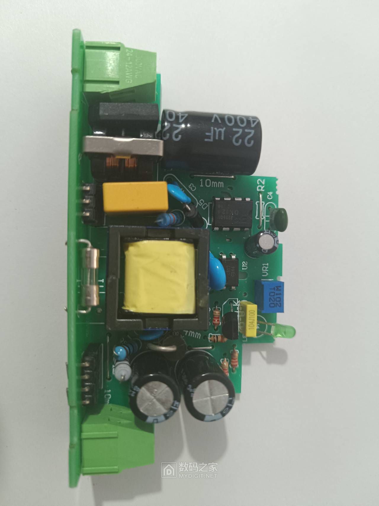 拆一个MW DR-15-12 1p导轨电源 - 拆机乐园 数码之家