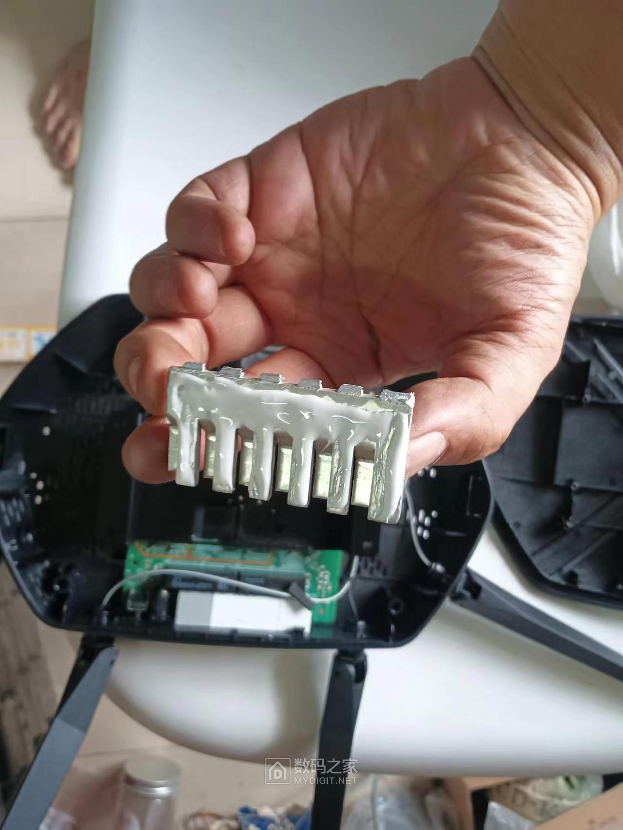 中兴ZXHN-E1600拆开加散热 - 拆机乐园 数码之家