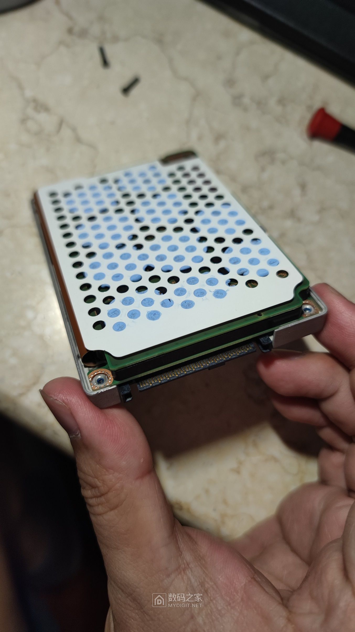 拆解个Intel DC P4600 6.4T的企业级SSD - 拆机乐园 数码之家