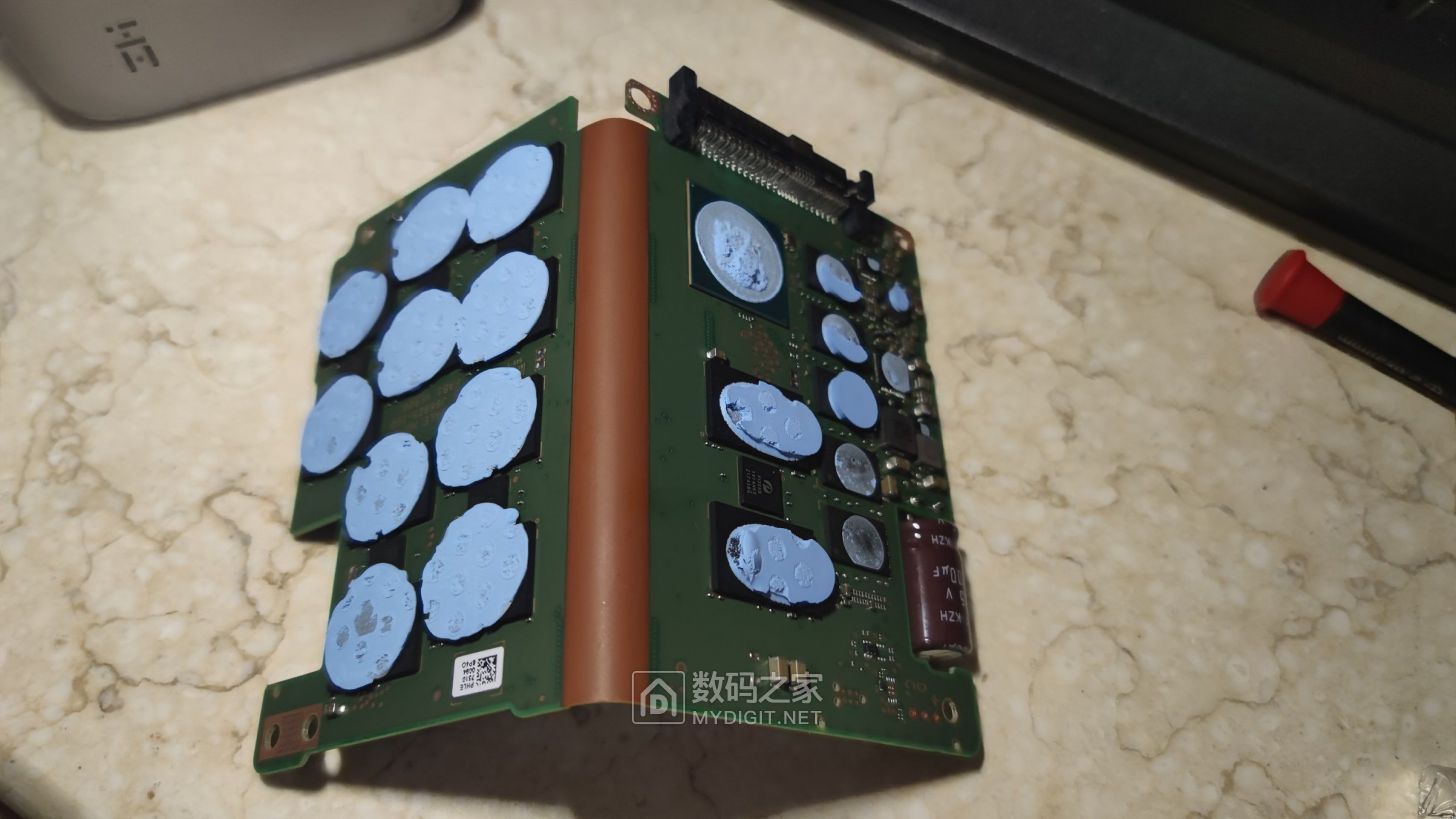 拆解个Intel DC P4600 6.4T的企业级SSD - 拆机乐园 数码之家