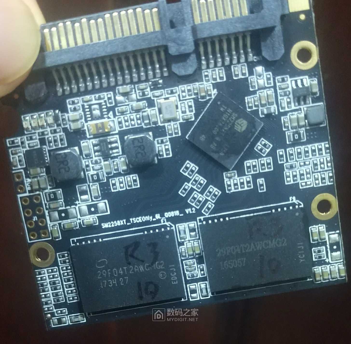 2258xt主控合并两个l06b 04t mlc颗粒 - SSD存储技术 数码之家