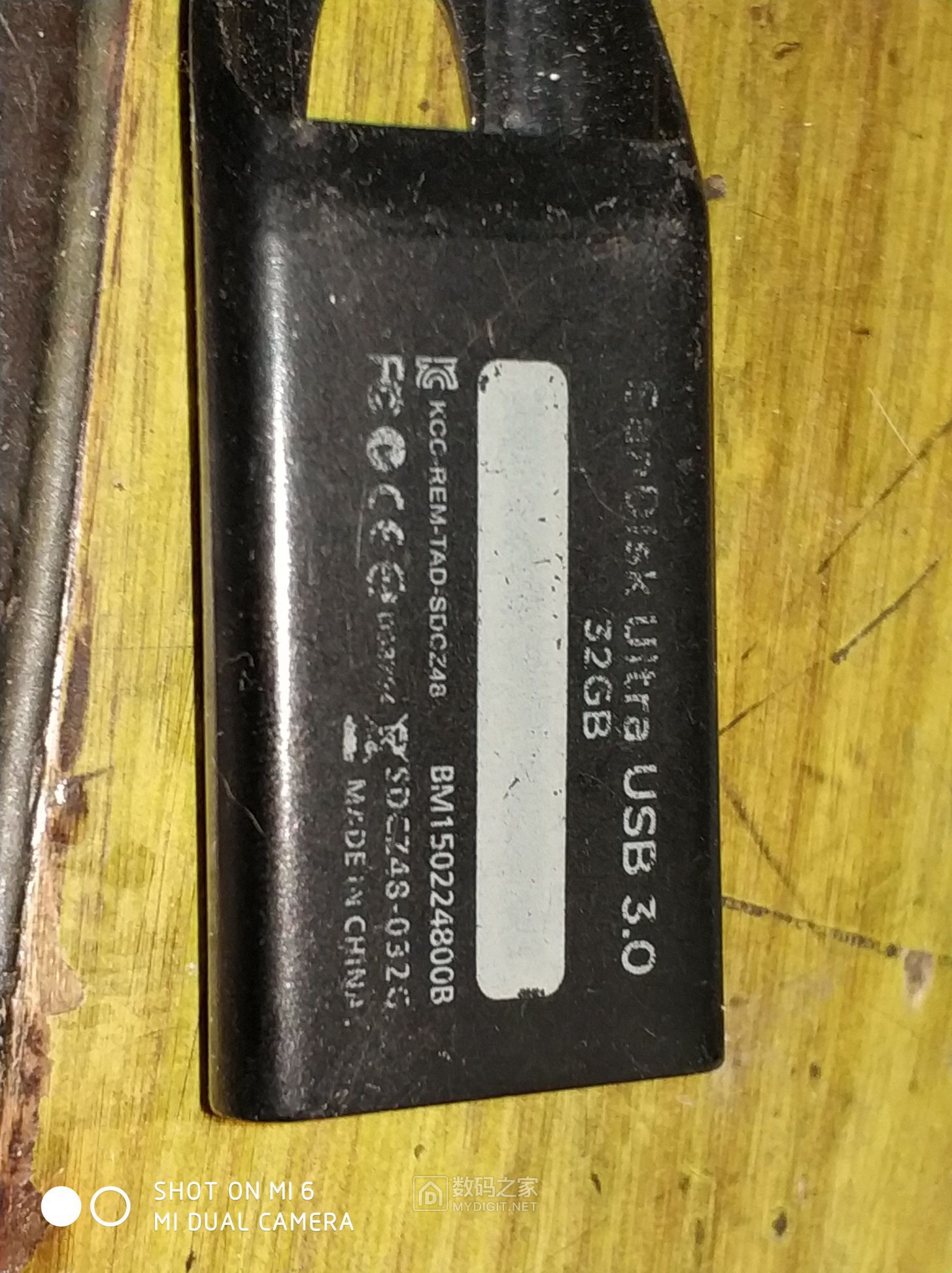 闪迪CZ48 32G拆解 - U盘存储技术 数码之家