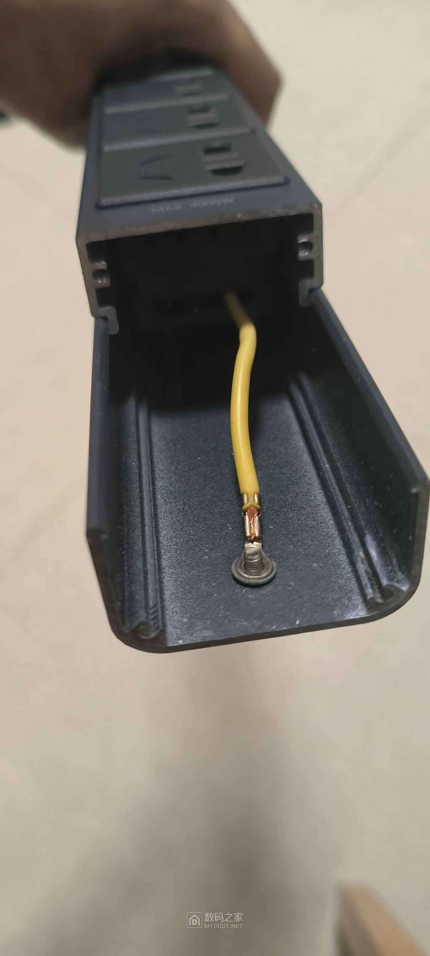 公牛PDU GNE-108D 大号排插 - 拆机乐园 数码之家