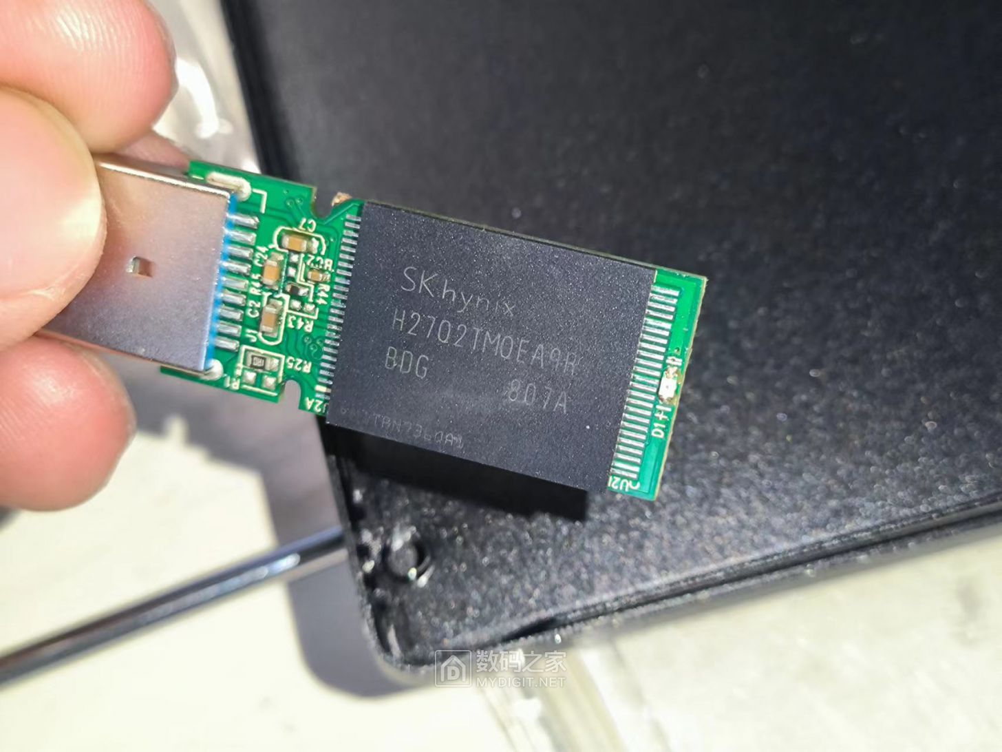 SM3281AB单贴256G 3DV4识别成了128G，求助 - SSD存储技术 数码之家