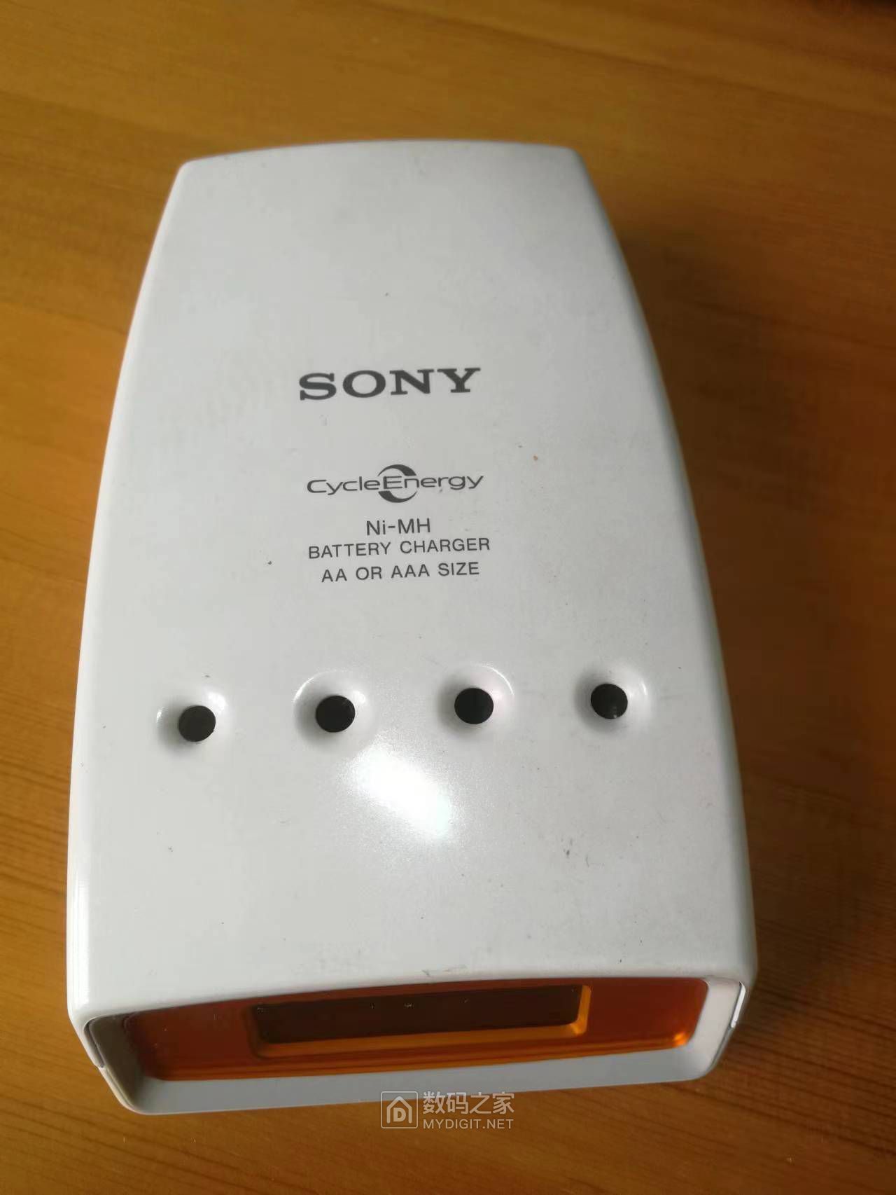 SONY BCG-34HRMD Ni-MH极速充电器拆解 - 拆机乐园 数码之家