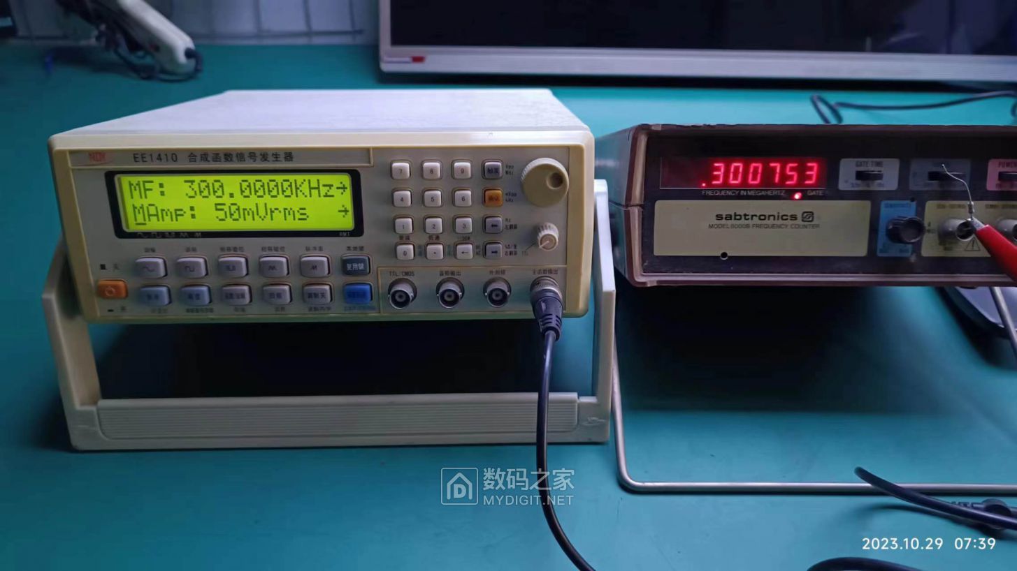 约40年前瑞士产的1ghz频率计sabtronics 8000简单测试和拆解,有幸找到电路图 - 拆机乐园 数码之家