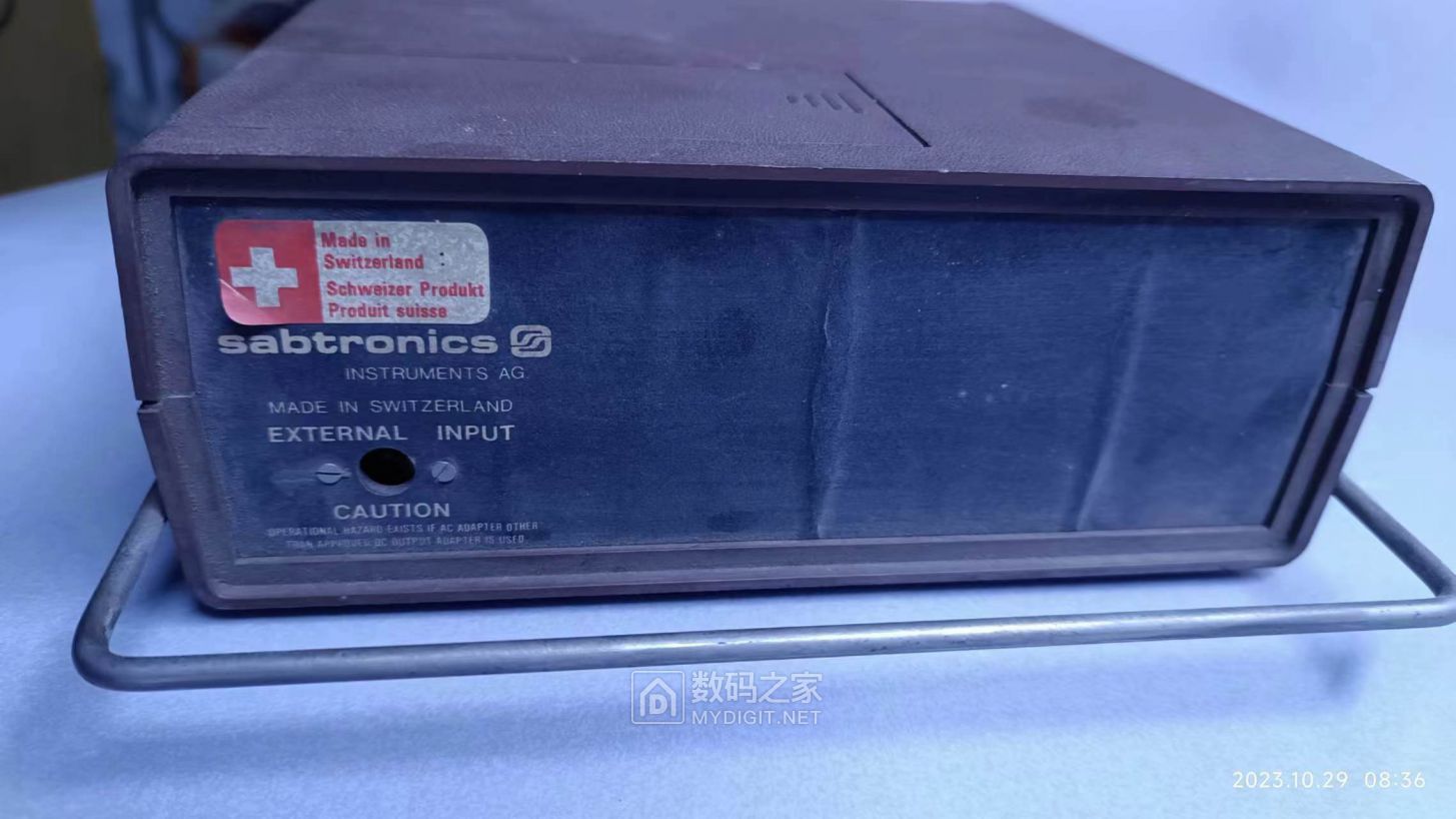 约40年前瑞士产的1ghz频率计sabtronics 8000简单测试和拆解,有幸找到电路图 - 拆机乐园 数码之家