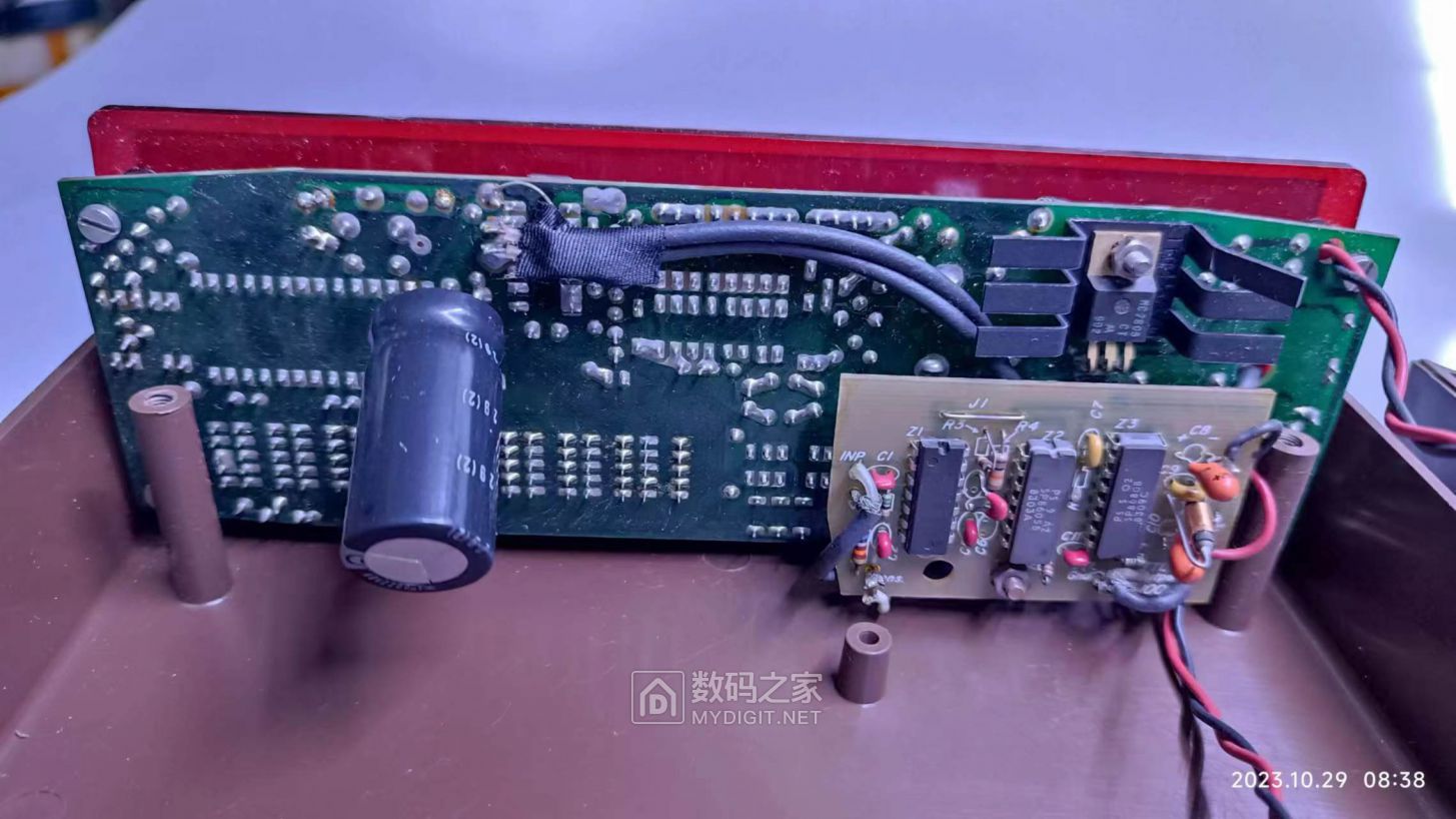 约40年前瑞士产的1ghz频率计sabtronics 8000简单测试和拆解,有幸找到电路图 - 拆机乐园 数码之家