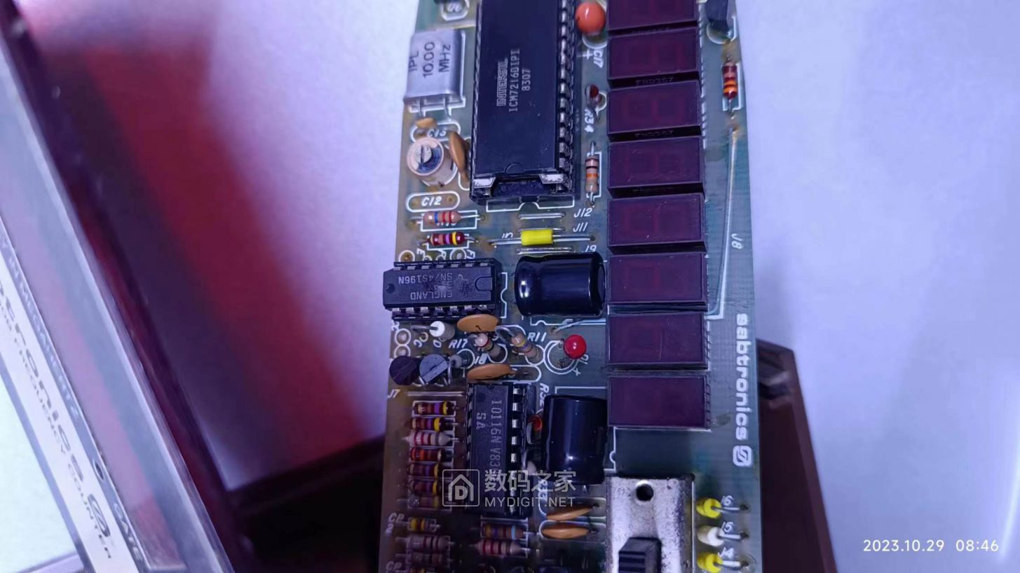约40年前瑞士产的1ghz频率计sabtronics 8000简单测试和拆解,有幸找到电路图 - 拆机乐园 数码之家