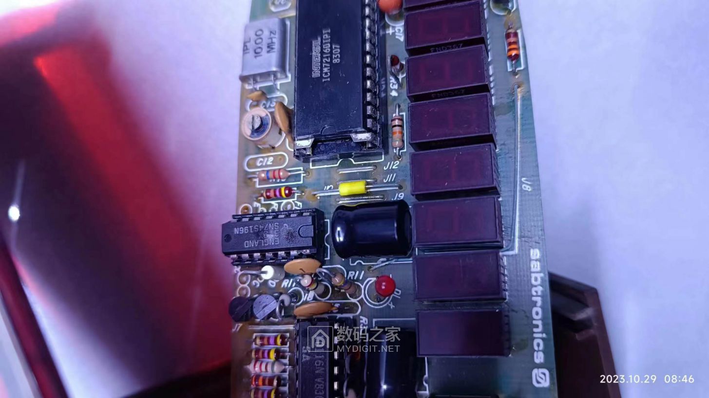 约40年前瑞士产的1ghz频率计sabtronics 8000简单测试和拆解,有幸找到电路图 - 拆机乐园 数码之家