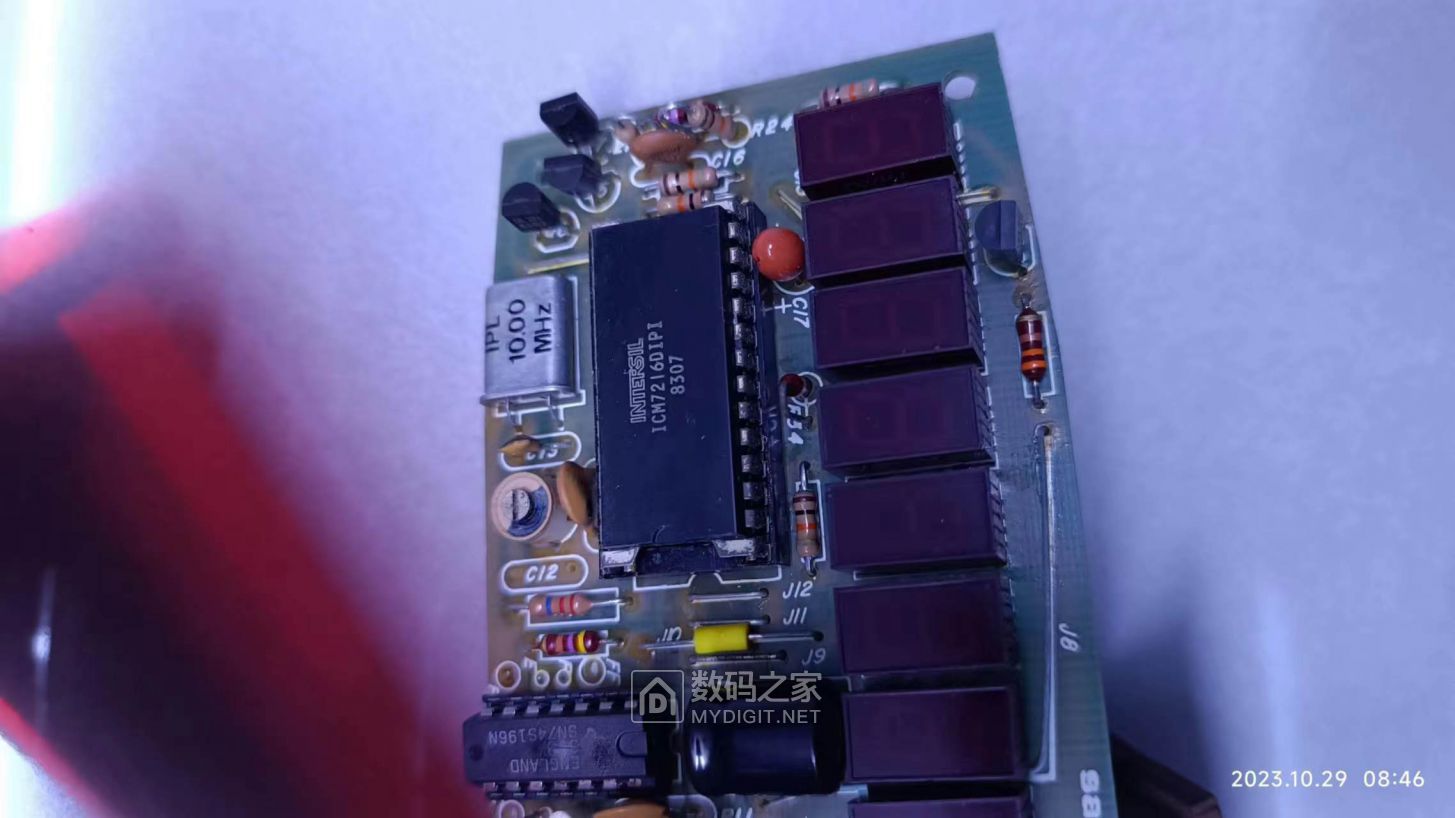 约40年前瑞士产的1ghz频率计sabtronics 8000简单测试和拆解,有幸找到电路图 - 拆机乐园 数码之家