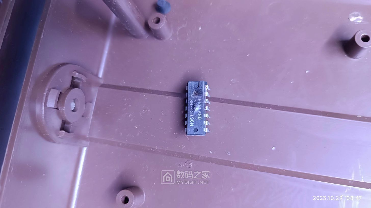 约40年前瑞士产的1ghz频率计sabtronics 8000简单测试和拆解,有幸找到电路图 - 拆机乐园 数码之家